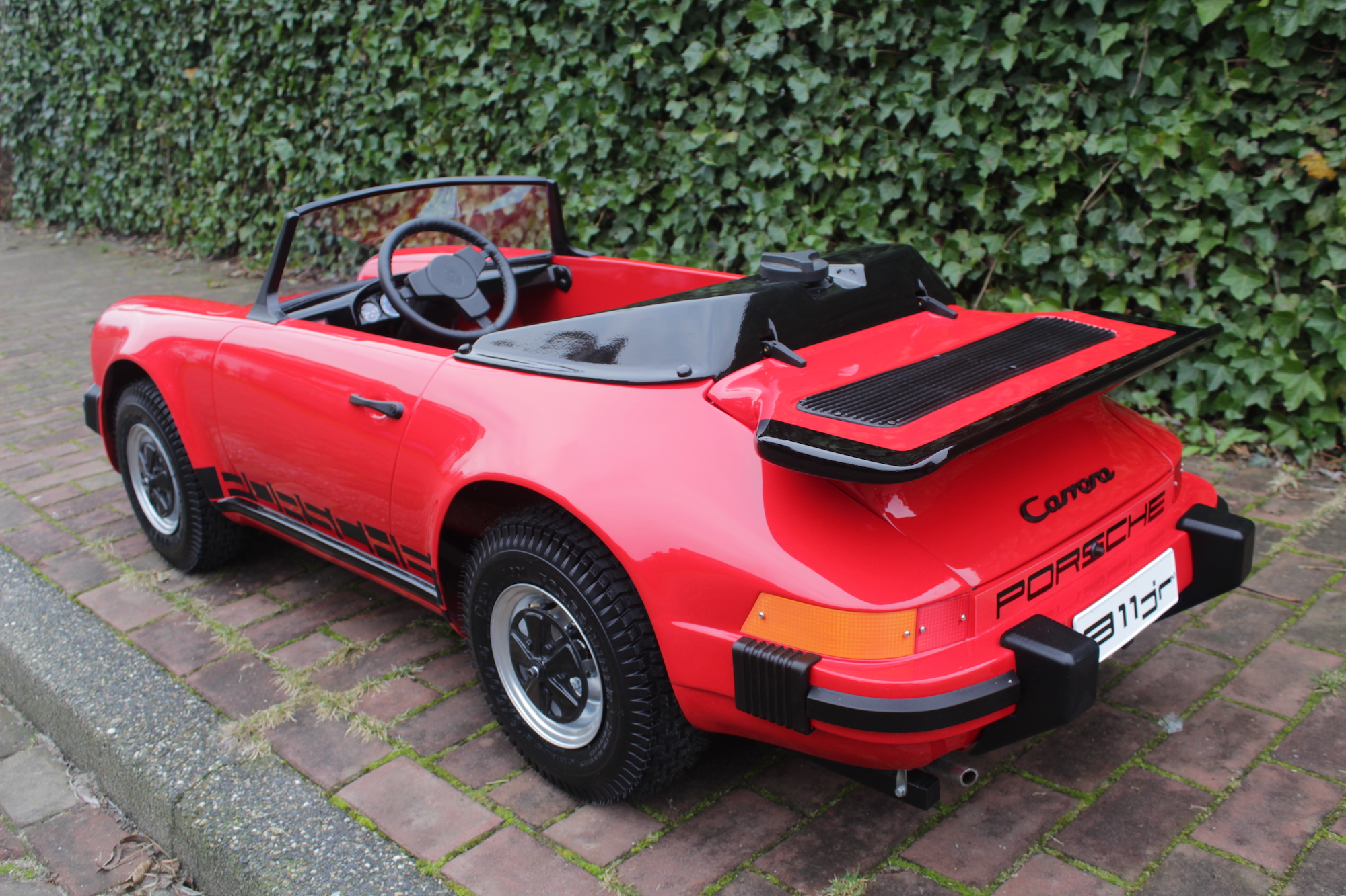 PORSCHE 911 CARRERA JUNIOR CHILDREN'S CAR