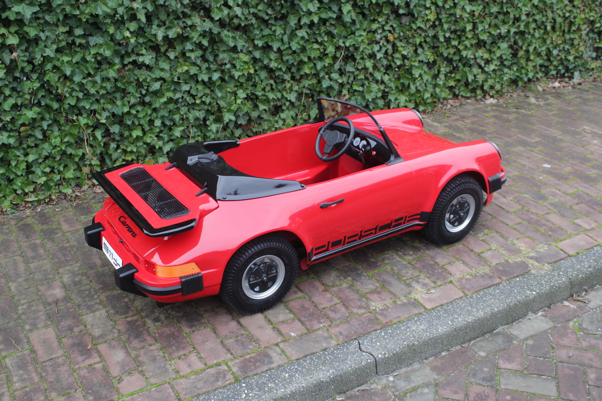 PORSCHE 911 CARRERA JUNIOR CHILDREN'S CAR