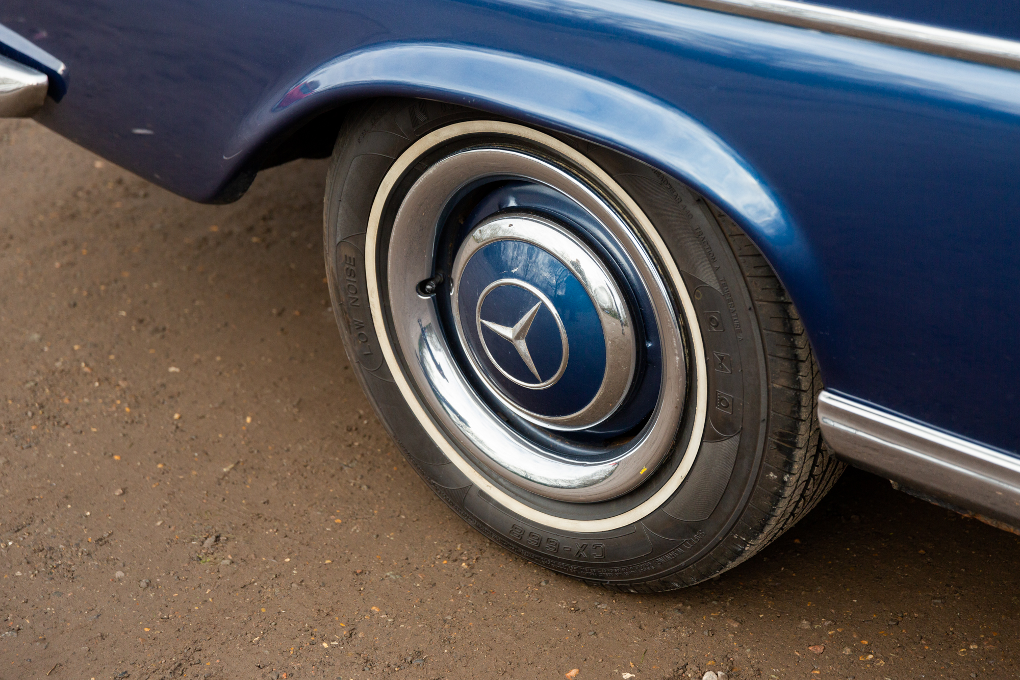 1965 MERCEDES-BENZ (W111) 250 SE