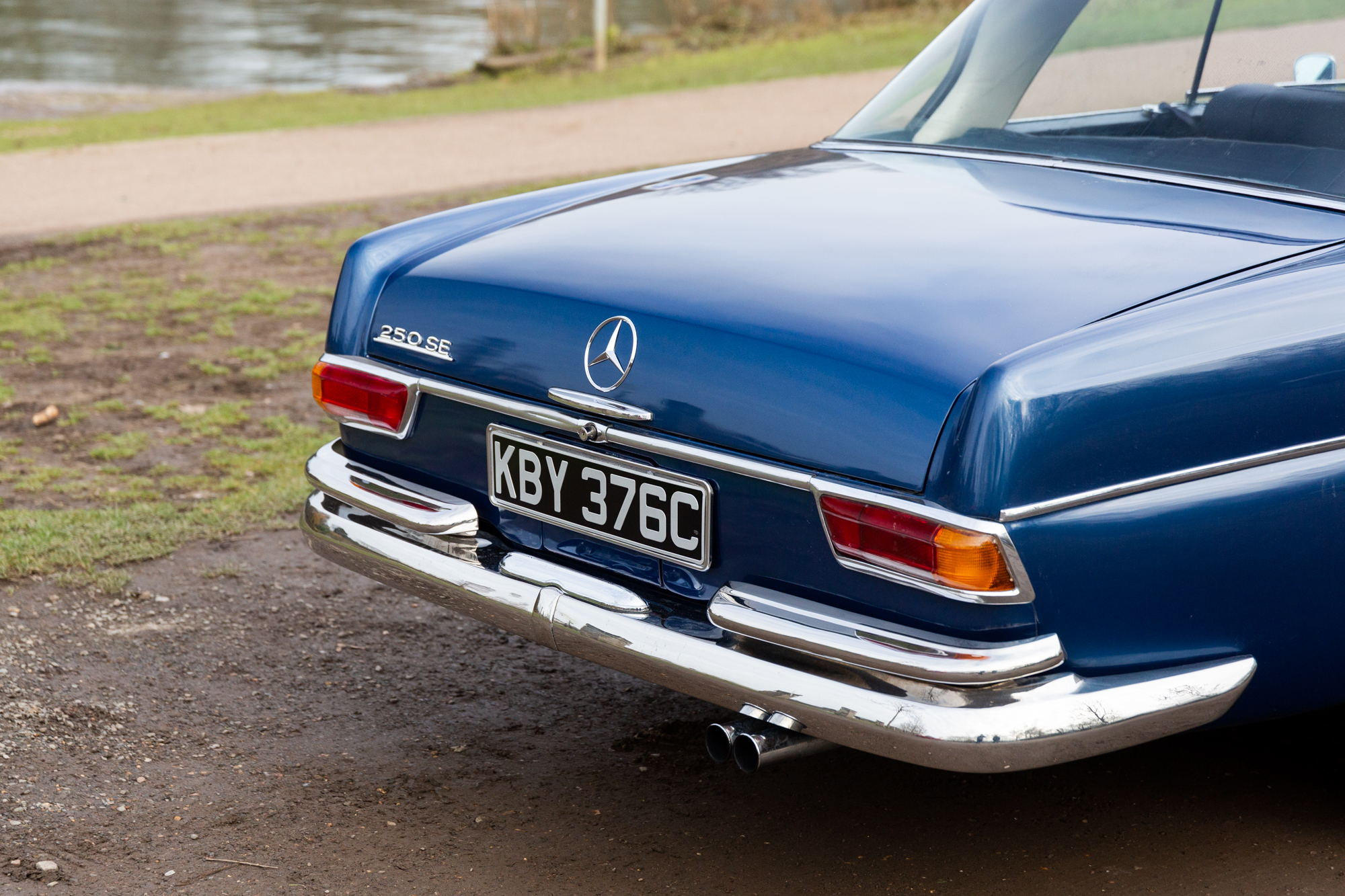 1965 MERCEDES-BENZ (W111) 250 SE