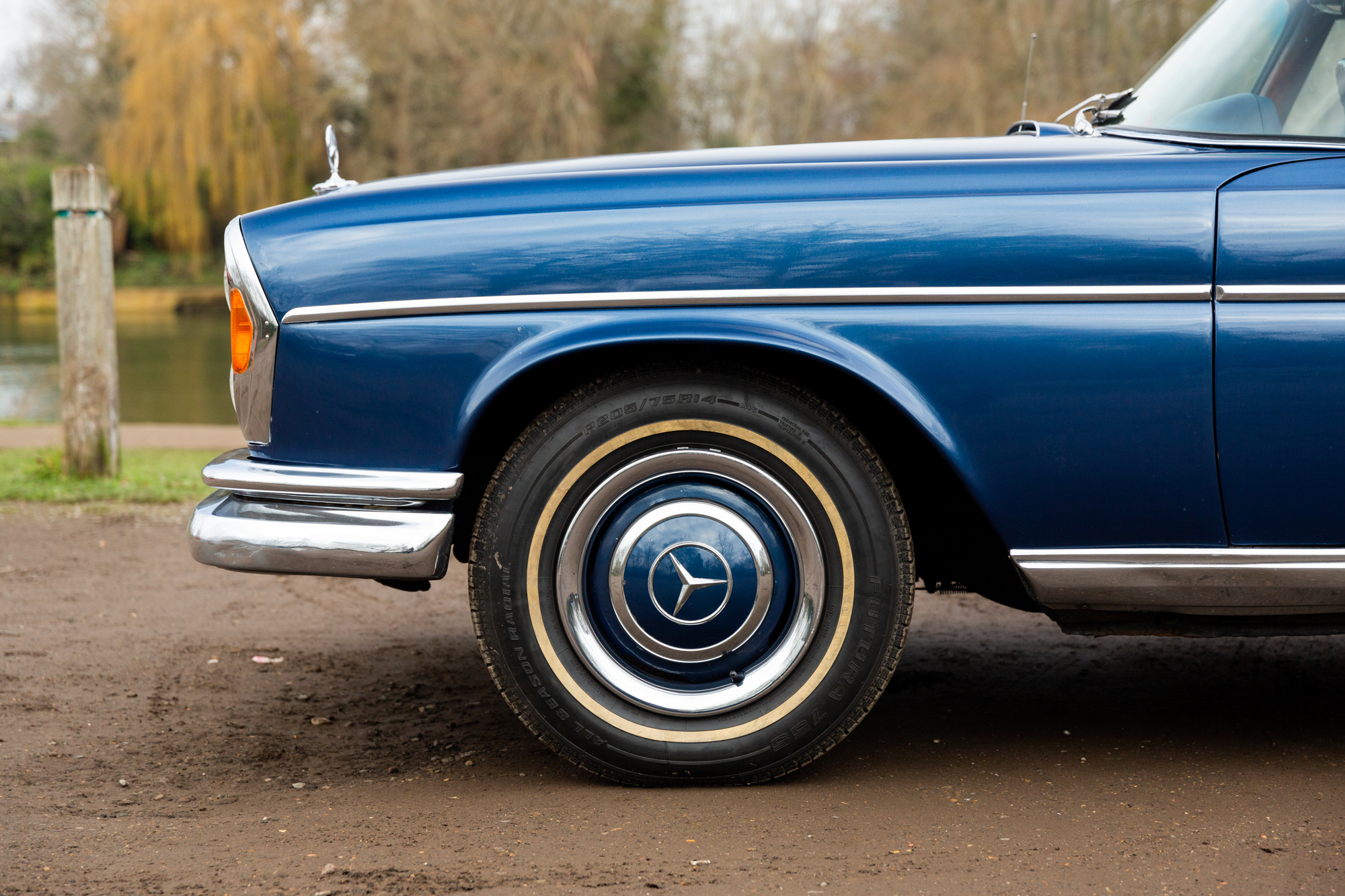 1965 MERCEDES-BENZ (W111) 250 SE