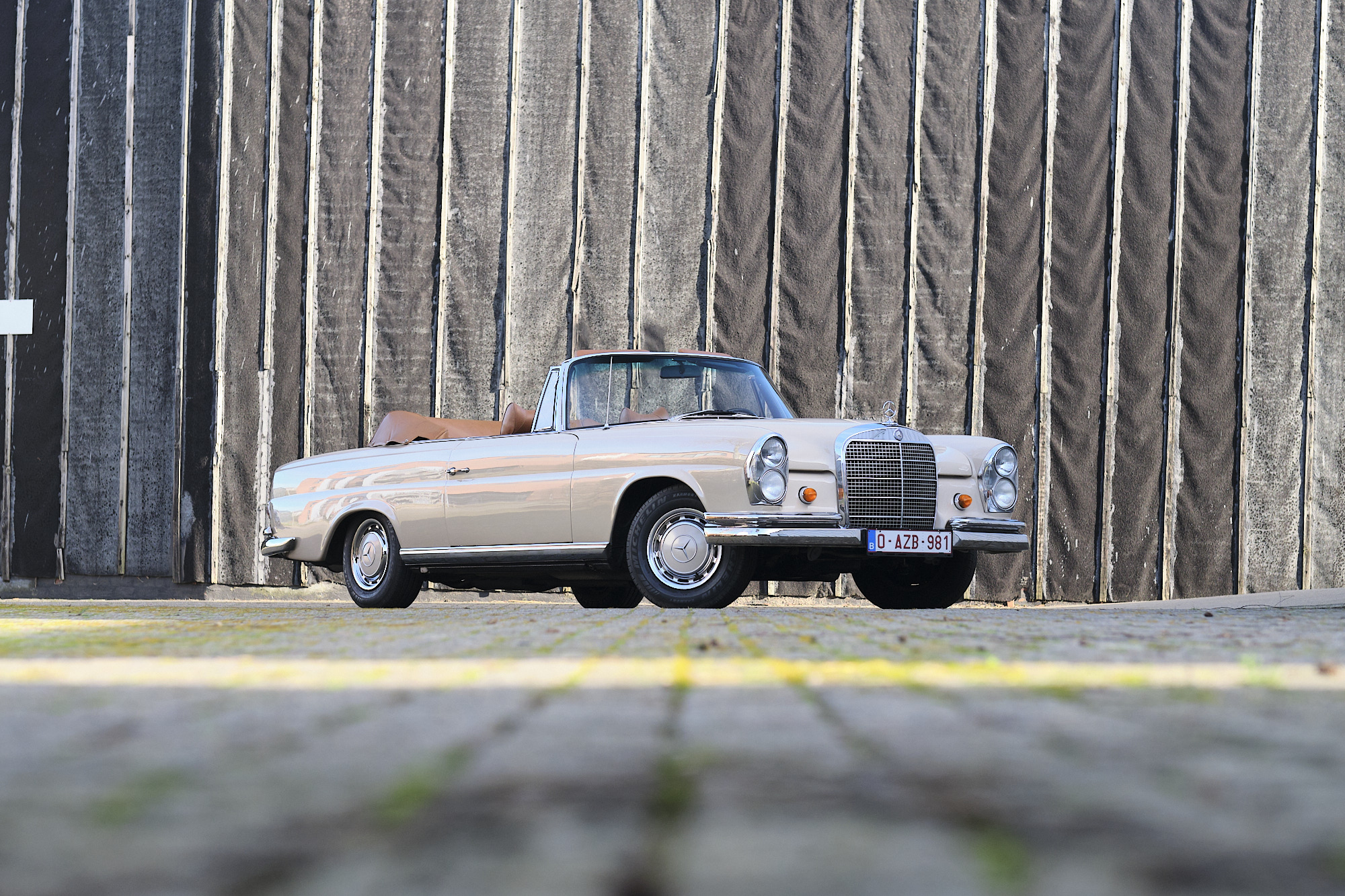 1967 MERCEDES-BENZ (W111) 250 SE CABRIOLET
