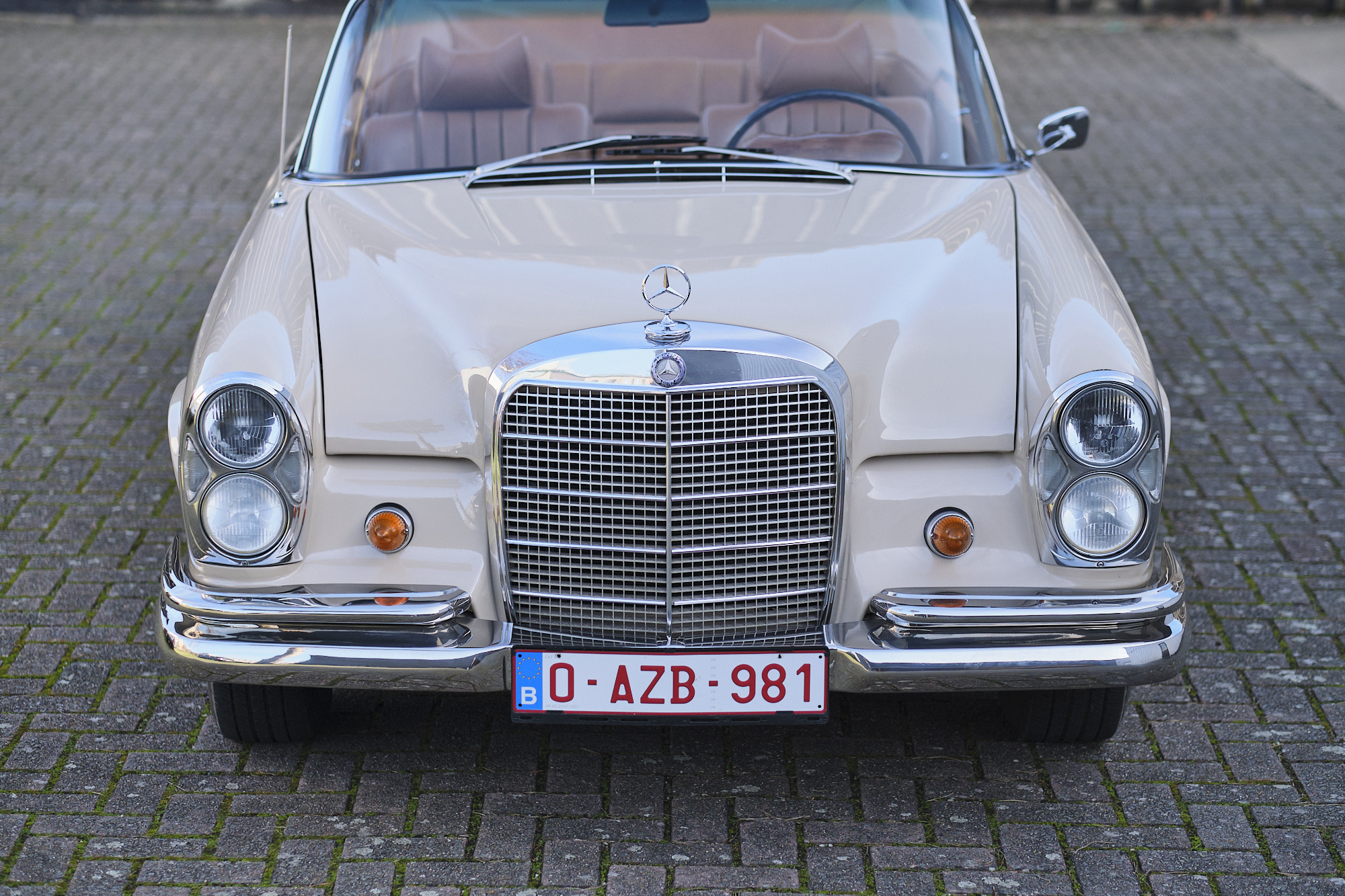 1967 MERCEDES-BENZ (W111) 250 SE CABRIOLET