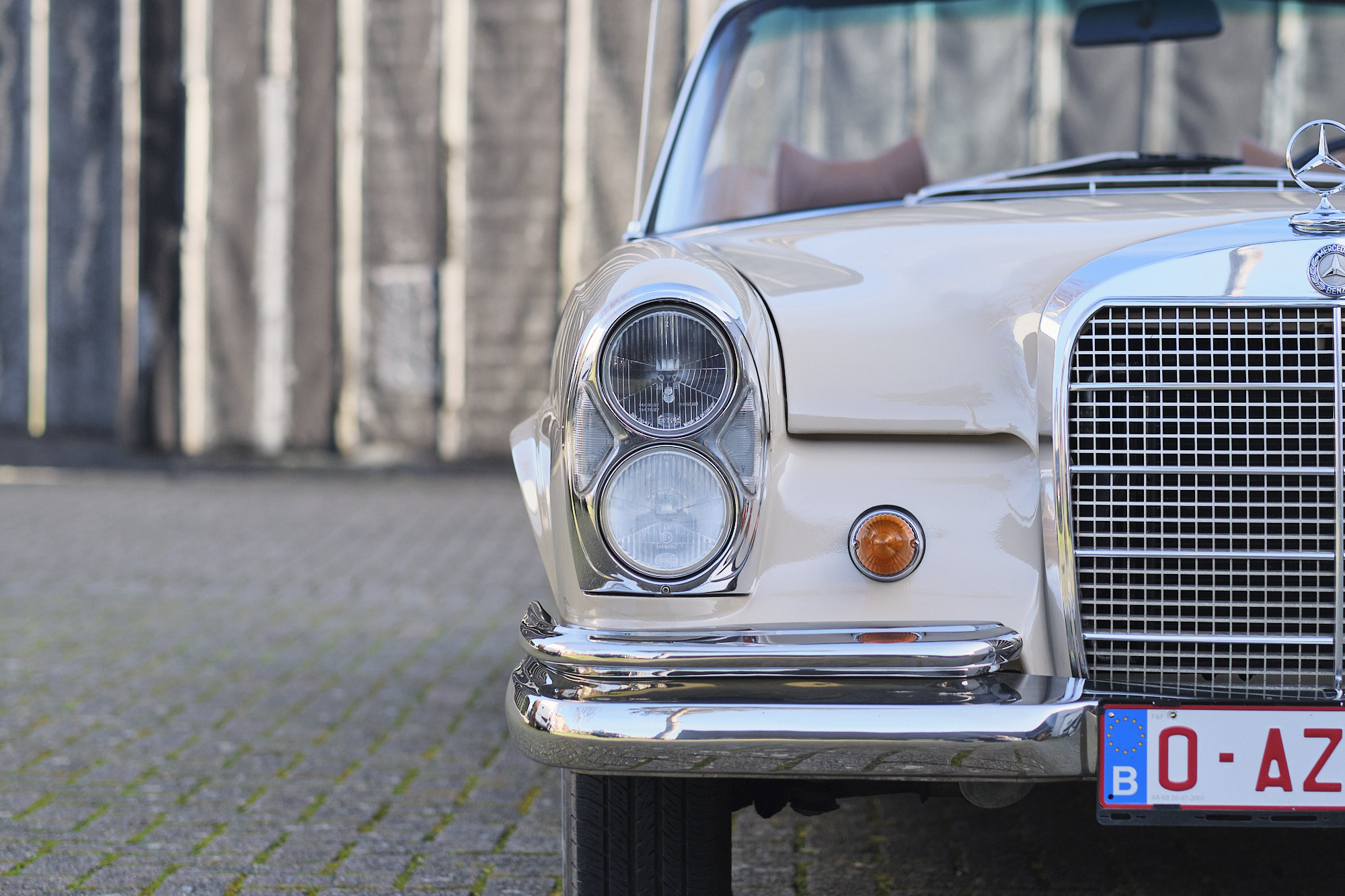 1967 MERCEDES-BENZ (W111) 250 SE CABRIOLET