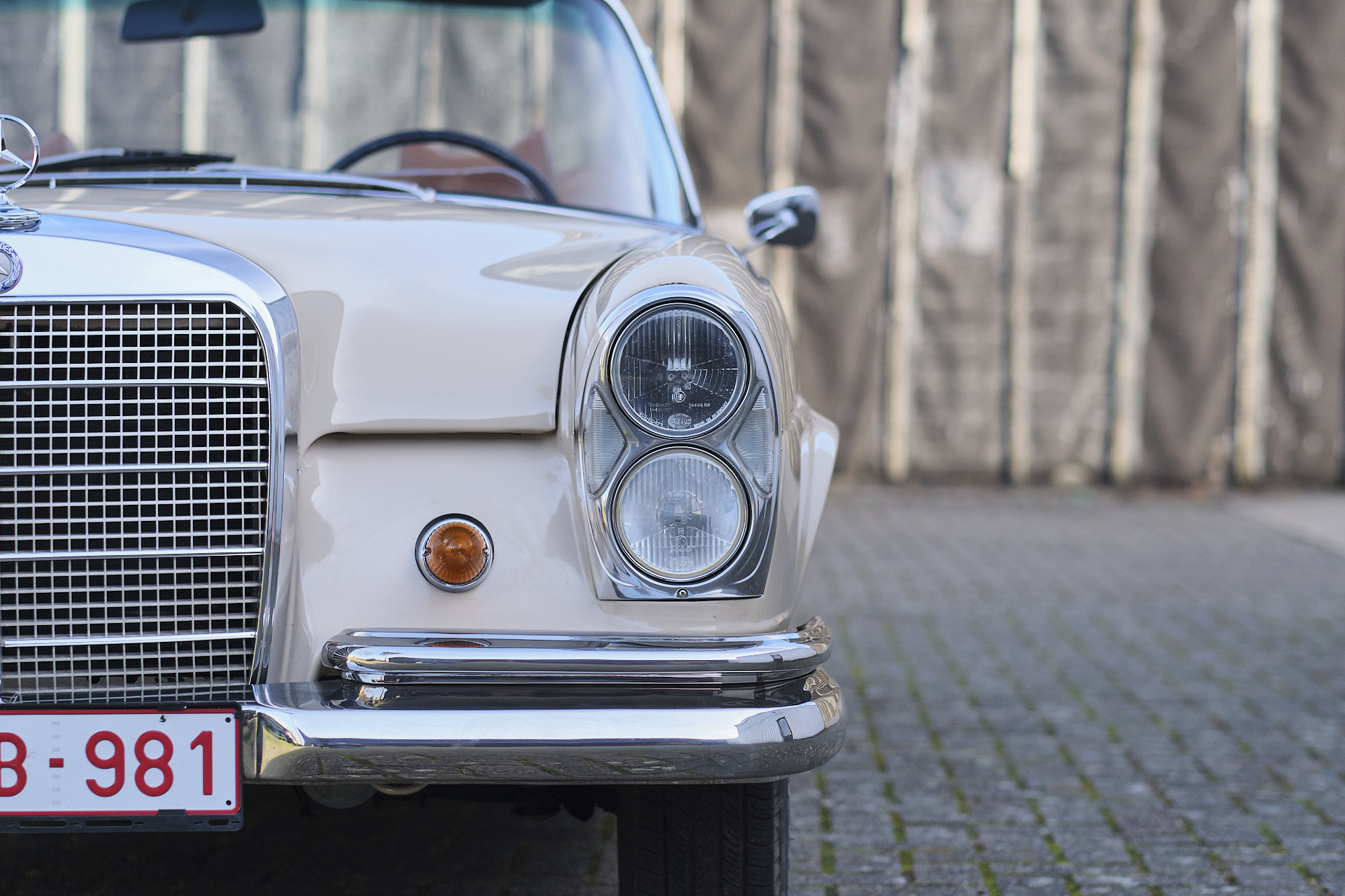 1967 MERCEDES-BENZ (W111) 250 SE CABRIOLET