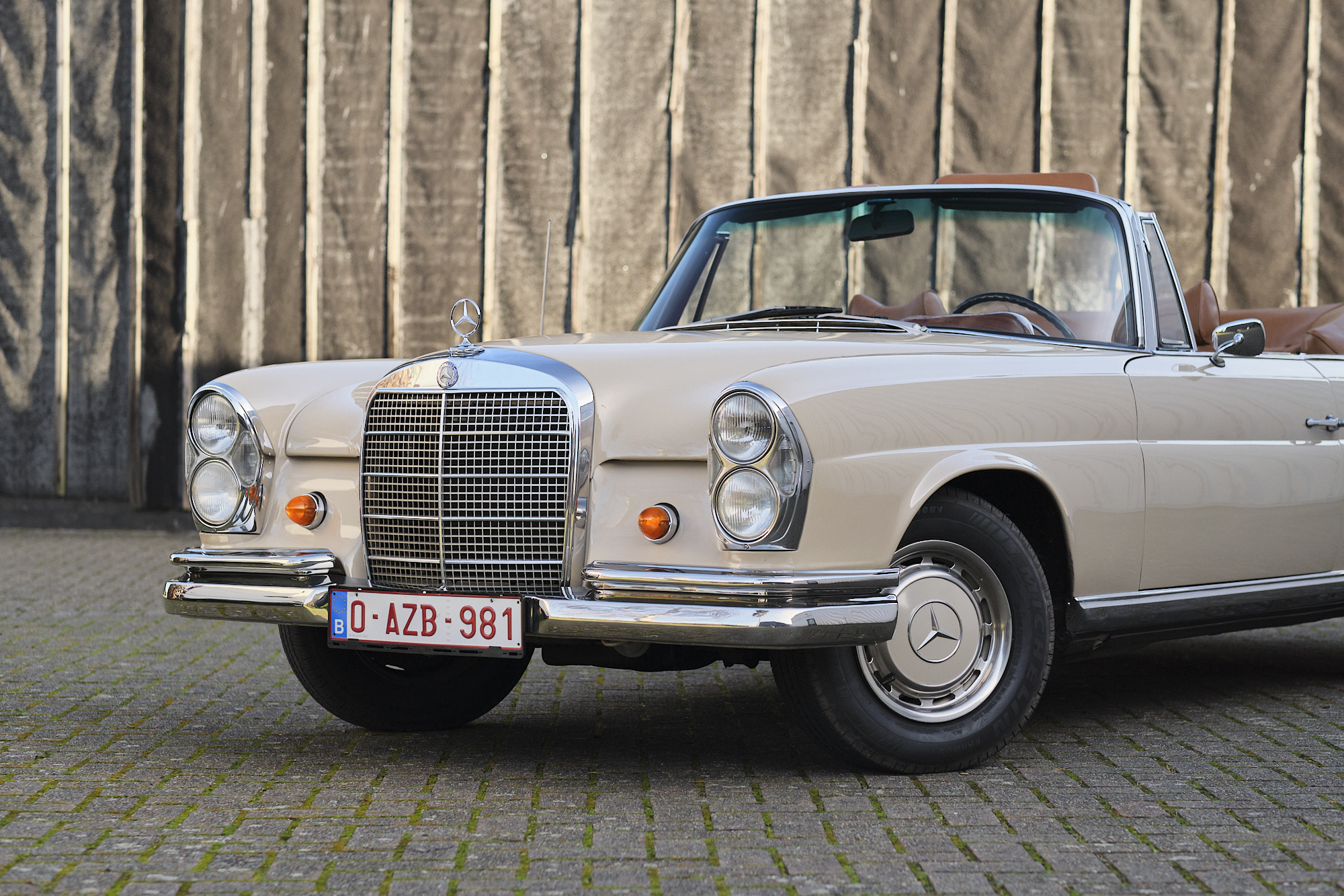 1967 MERCEDES-BENZ (W111) 250 SE CABRIOLET