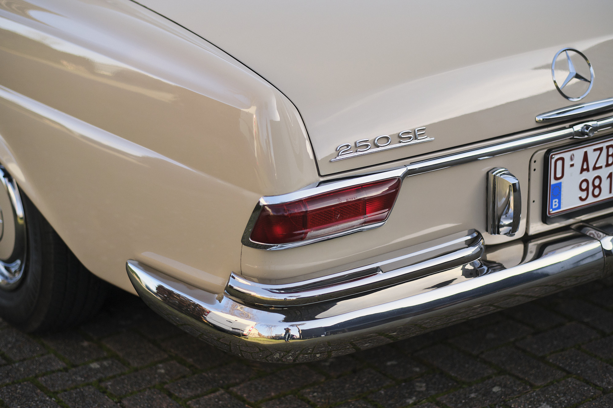 1967 MERCEDES-BENZ (W111) 250 SE CABRIOLET