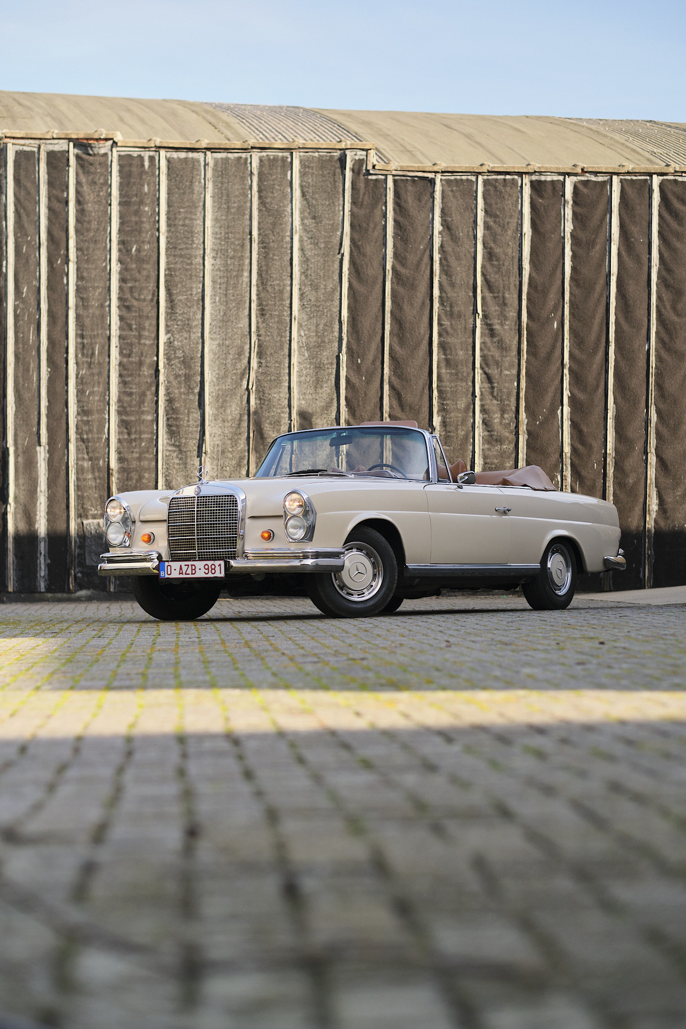 1967 MERCEDES-BENZ (W111) 250 SE CABRIOLET