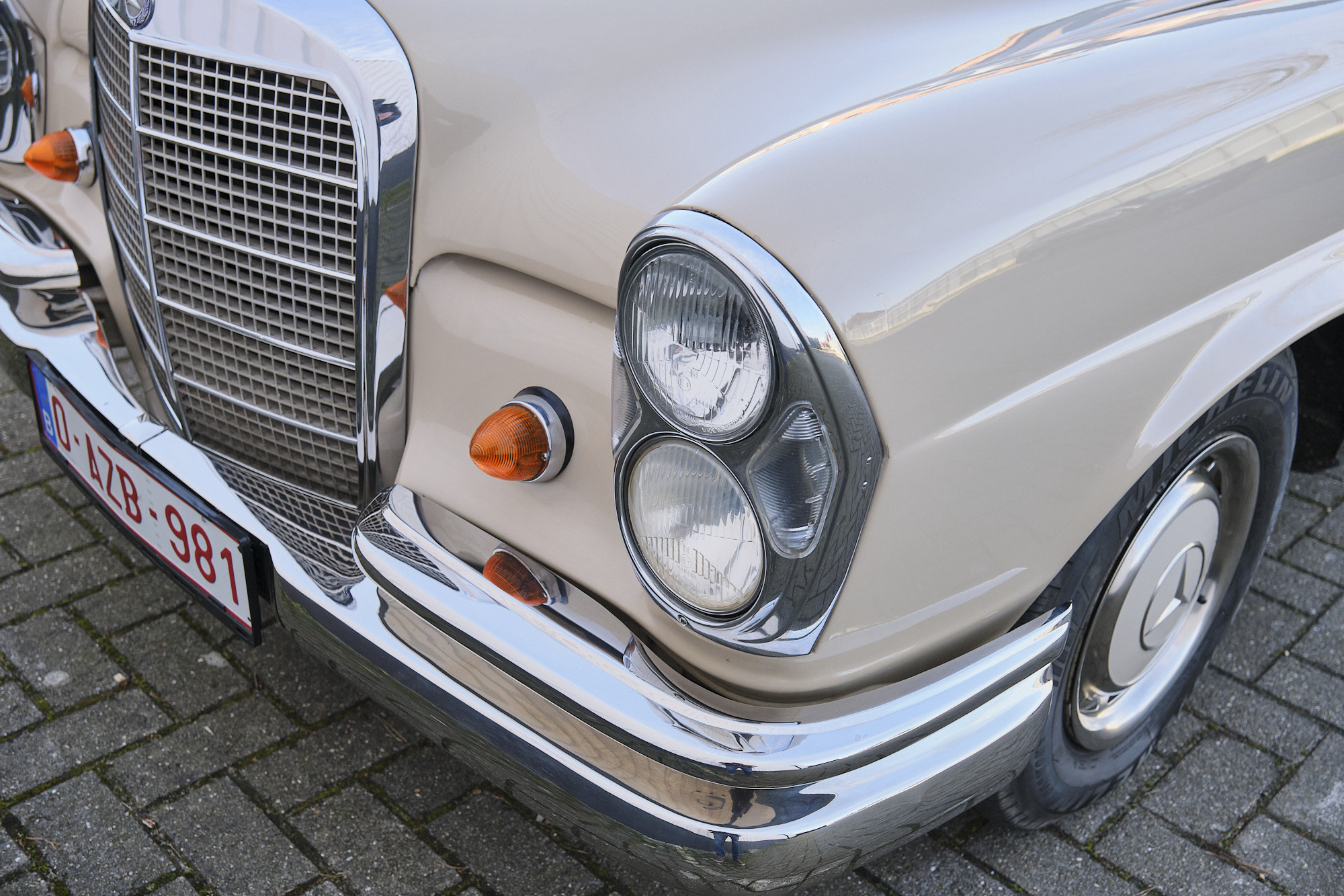 1967 MERCEDES-BENZ (W111) 250 SE CABRIOLET