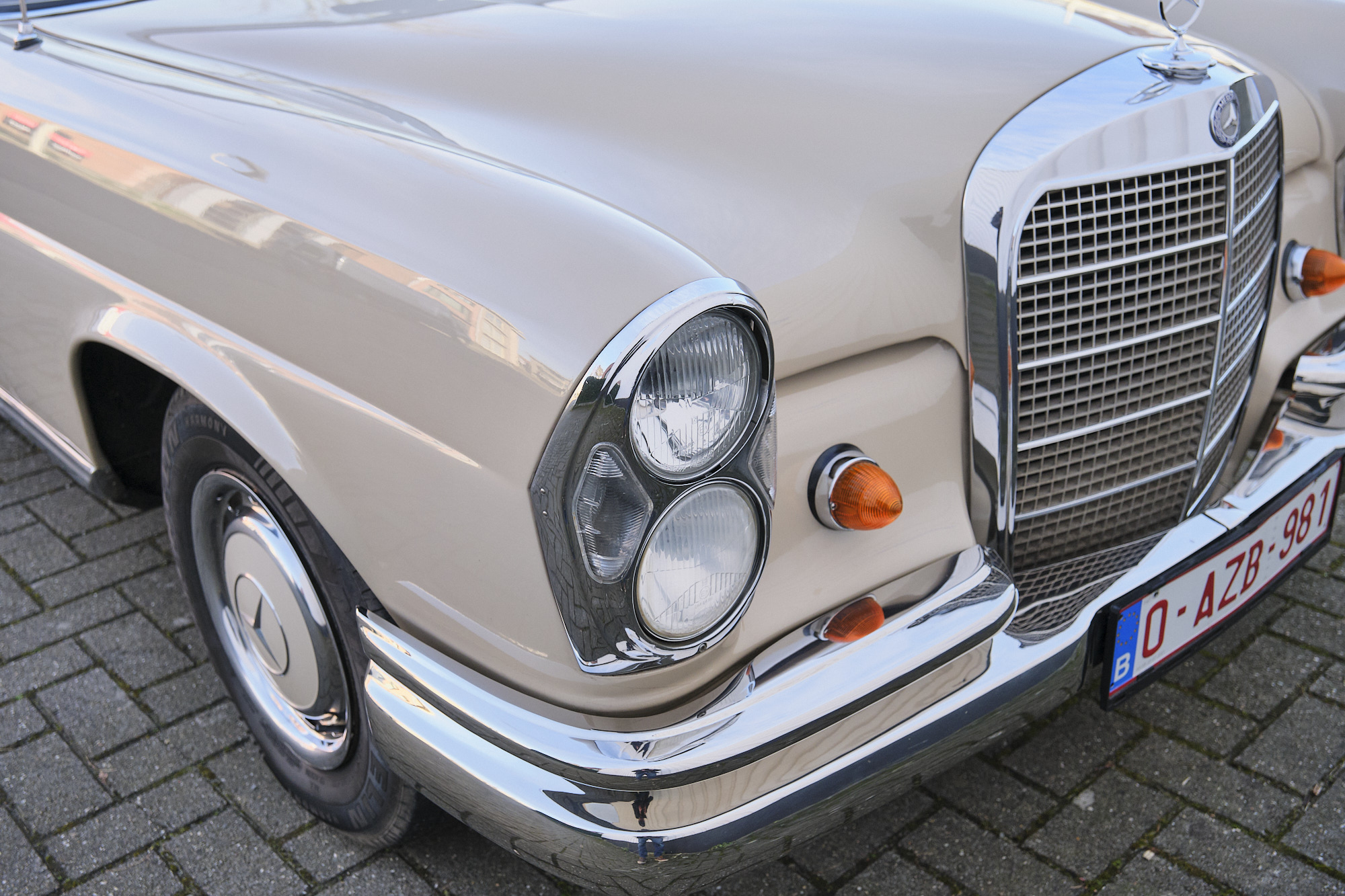 1967 MERCEDES-BENZ (W111) 250 SE CABRIOLET