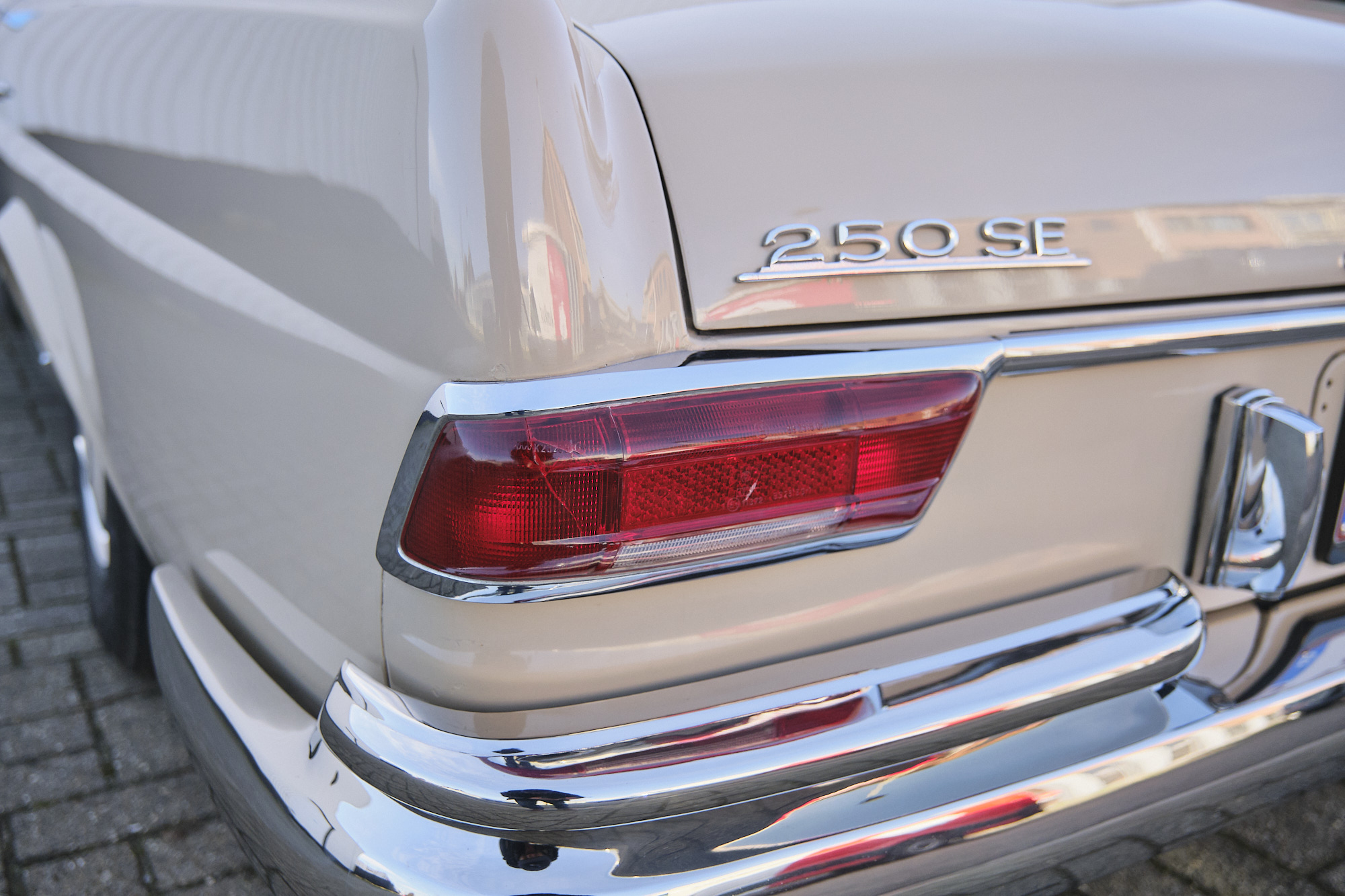 1967 MERCEDES-BENZ (W111) 250 SE CABRIOLET