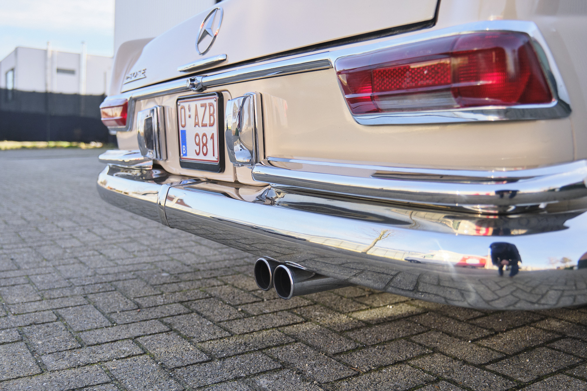 1967 MERCEDES-BENZ (W111) 250 SE CABRIOLET