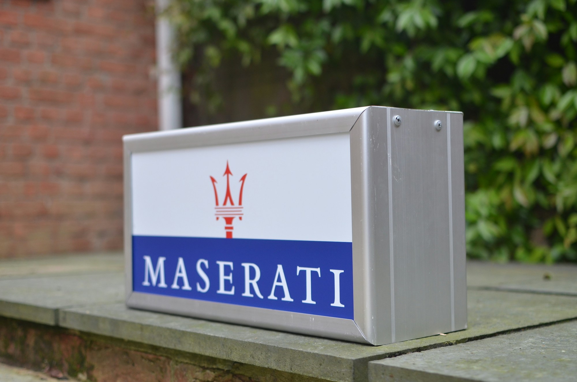 MASERATI ILLUMINATED DEALERSHIP SIGN