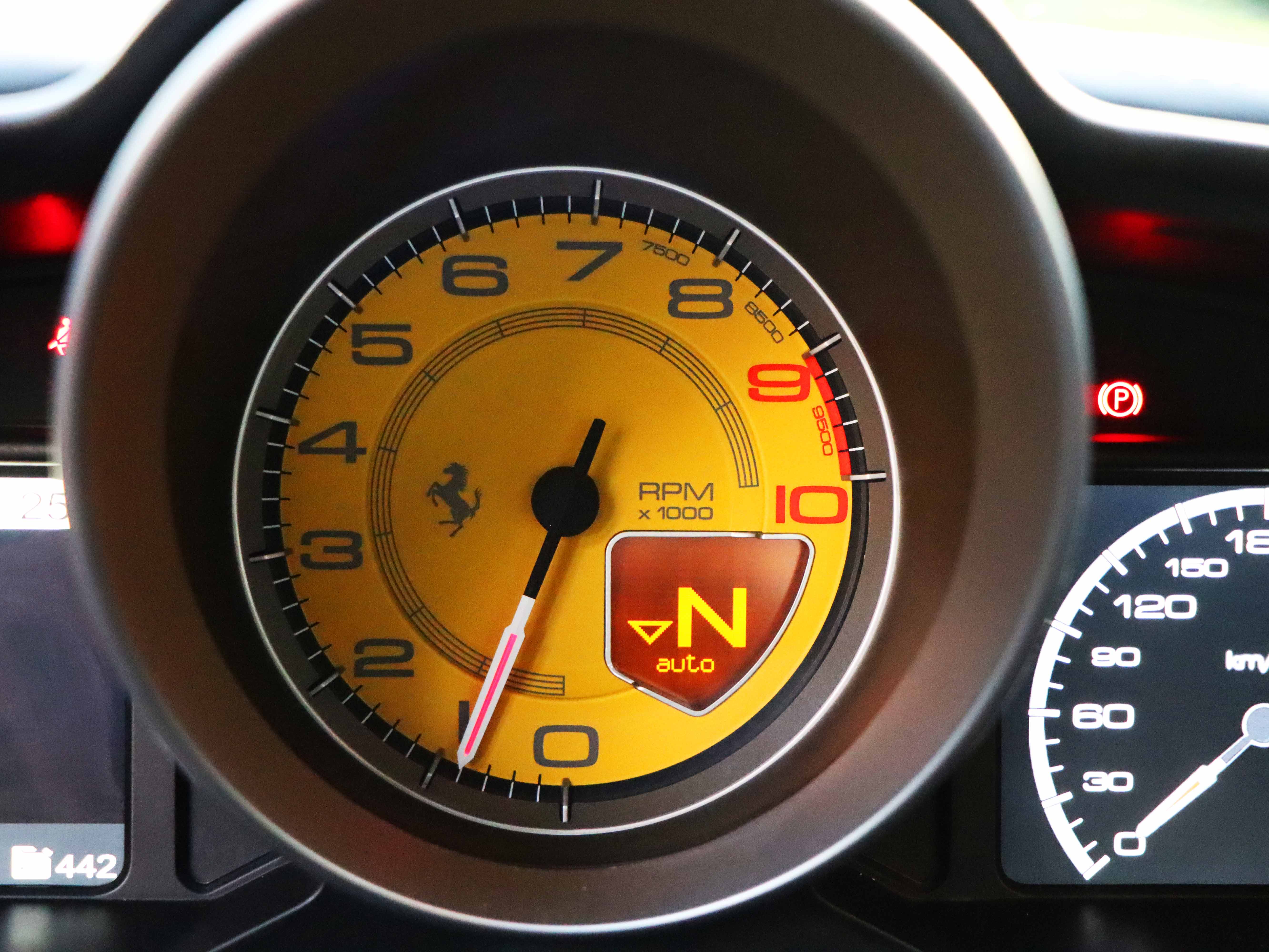 2011 FERRARI 458 ITALIA - 4,977 KM