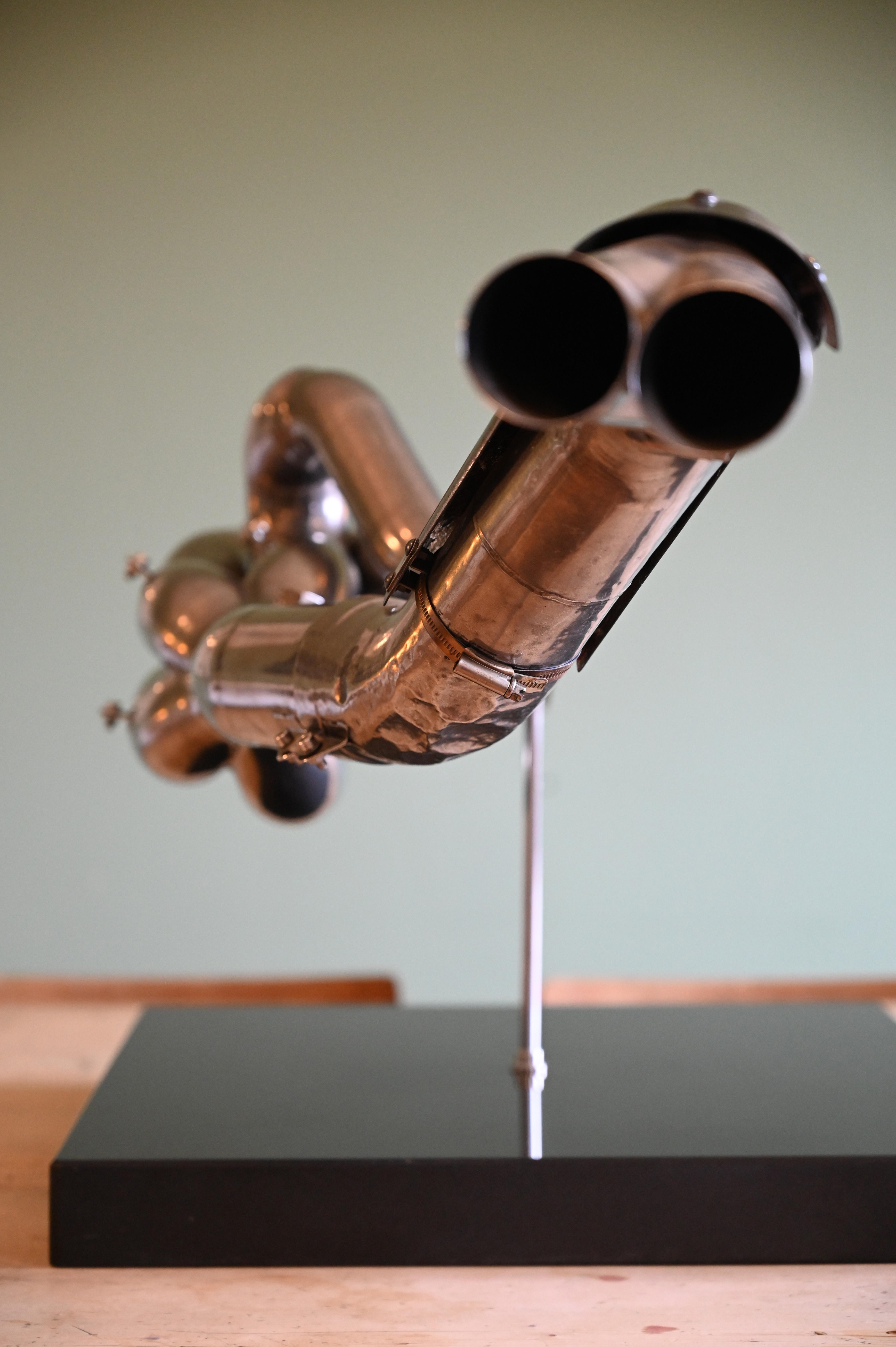 2000 BENETTON B200 F1 EXHAUST SCULPTURE