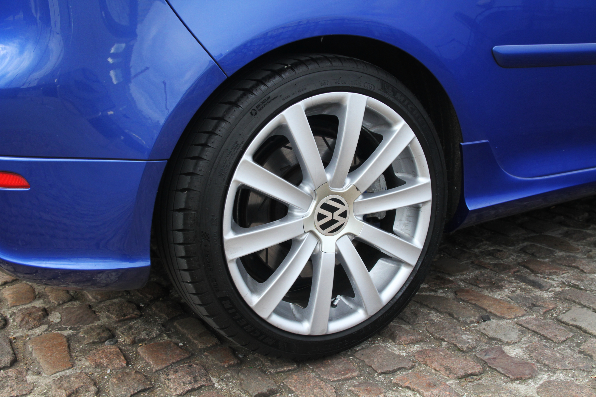 2009 VOLKSWAGEN GOLF (MK5) R32