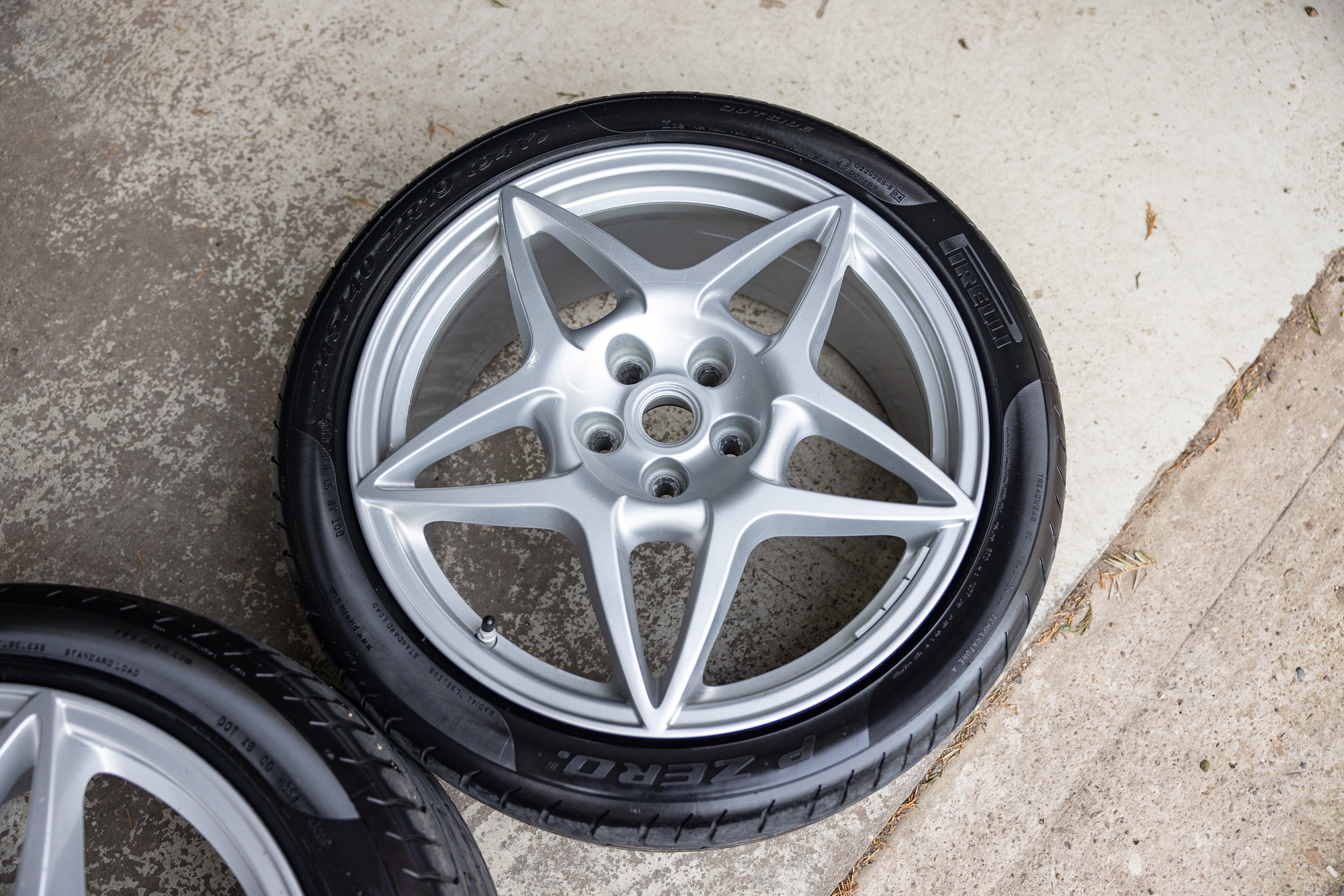 SET OF FERRARI 599 WHEELS AND TYRES