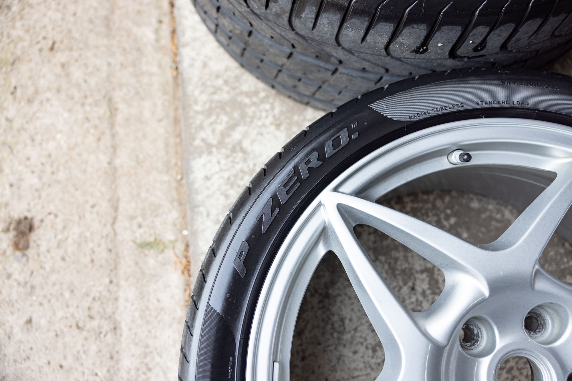 SET OF FERRARI 599 WHEELS AND TYRES