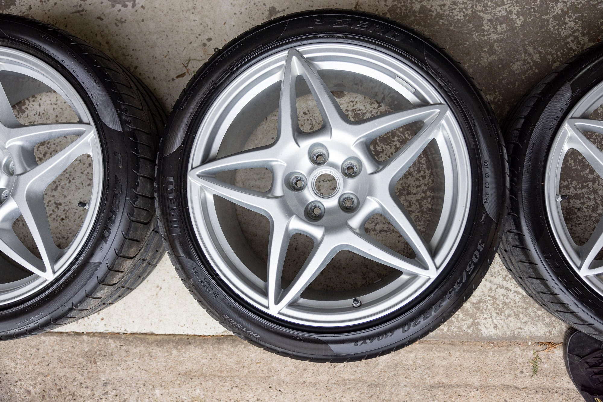 SET OF FERRARI 599 WHEELS AND TYRES