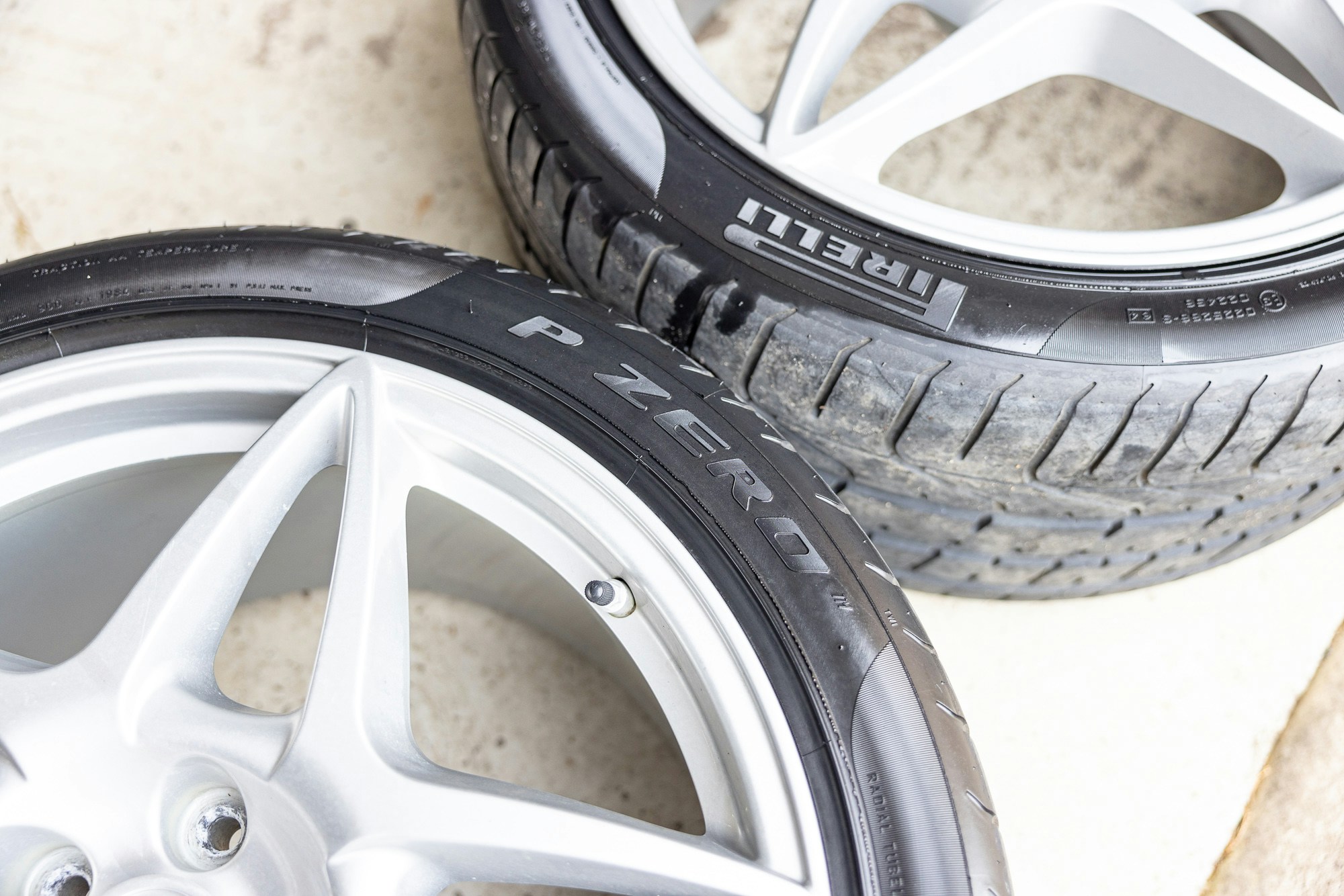 SET OF FERRARI 599 WHEELS AND TYRES