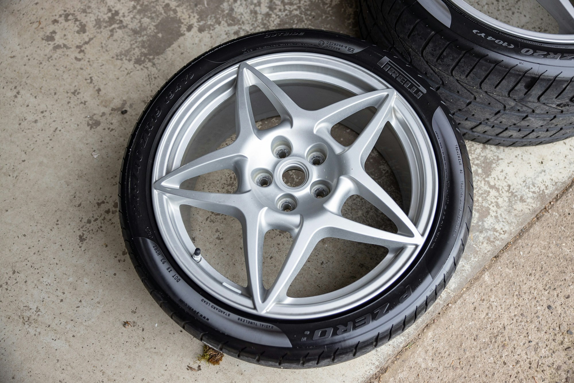 SET OF FERRARI 599 WHEELS AND TYRES