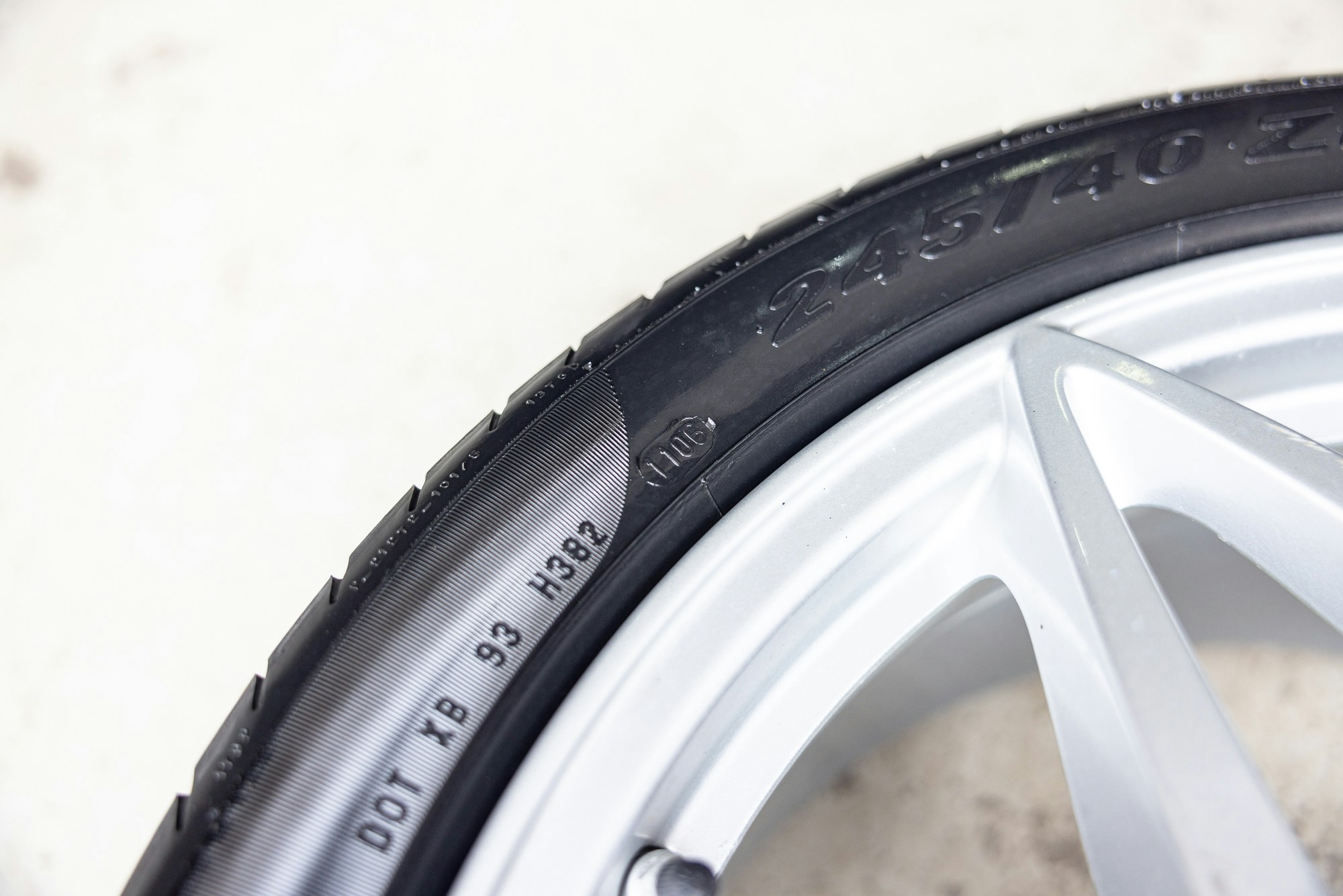 SET OF FERRARI 599 WHEELS AND TYRES