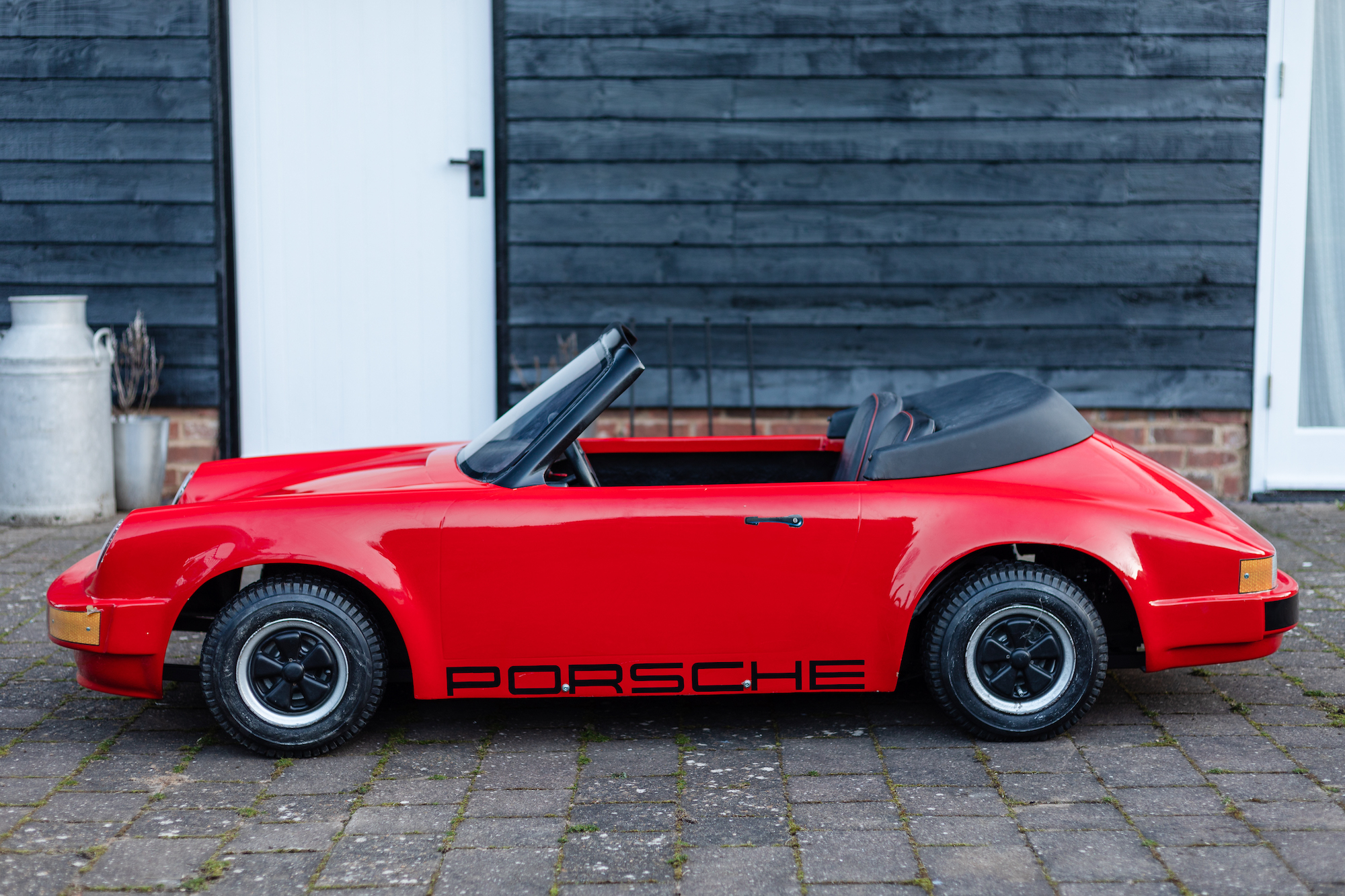 PORSCHE 911 CARRERA CHILDREN'S CAR BY AGOSTINI