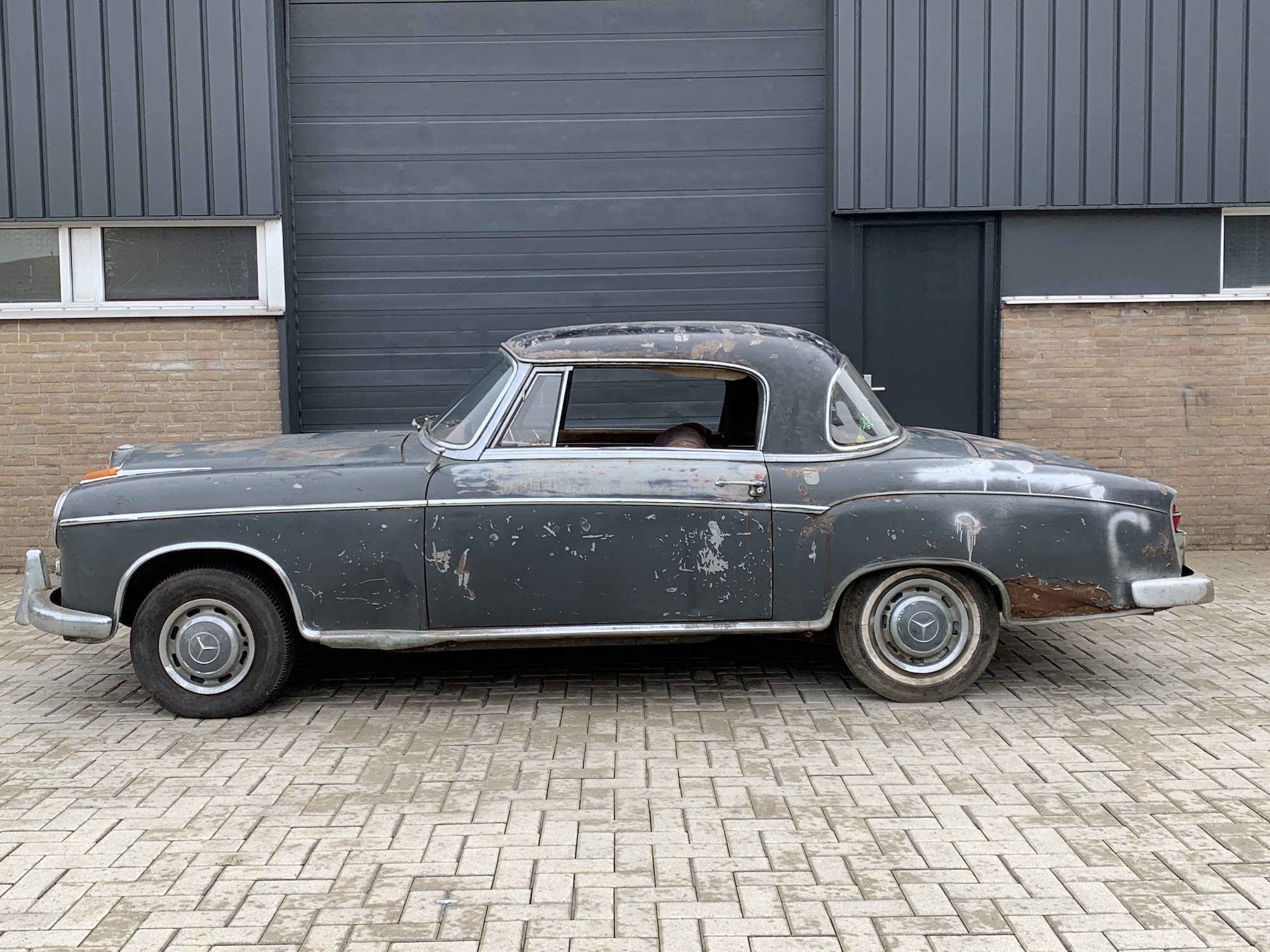 1957 MERCEDES-BENZ (W180) 220 S PONTON COUPE
