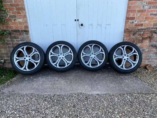 SET OF OVERFINCH LIMITED EDITION TITAN WHEELS AND TYRES