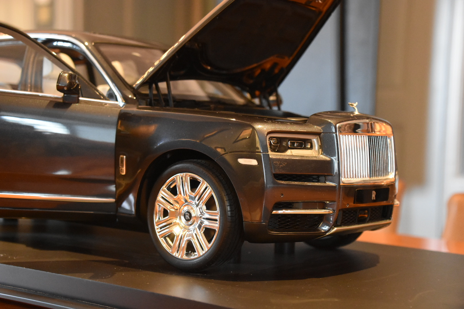 ROLLS-ROYCE CULLINAN 1:8 SCALE MODEL