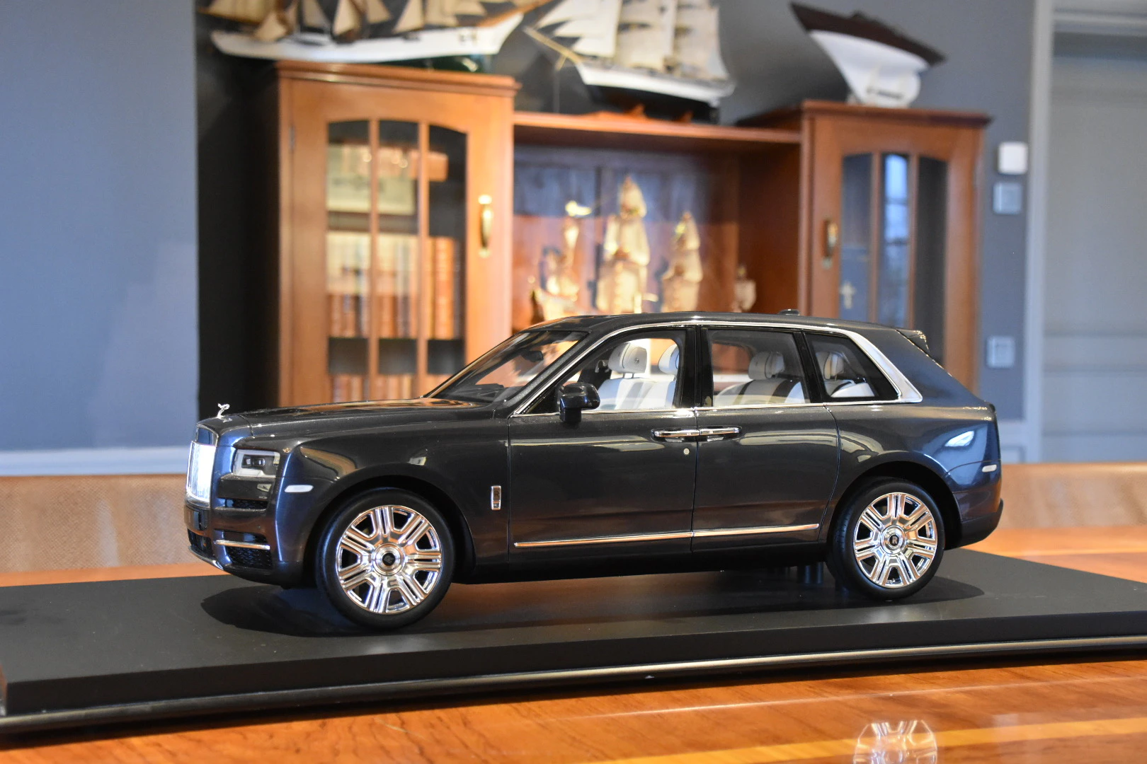 ROLLS-ROYCE CULLINAN 1:8 SCALE MODEL