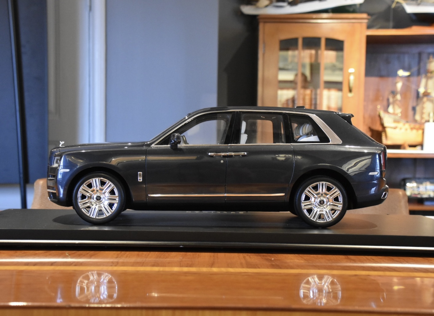 ROLLS-ROYCE CULLINAN 1:8 SCALE MODEL