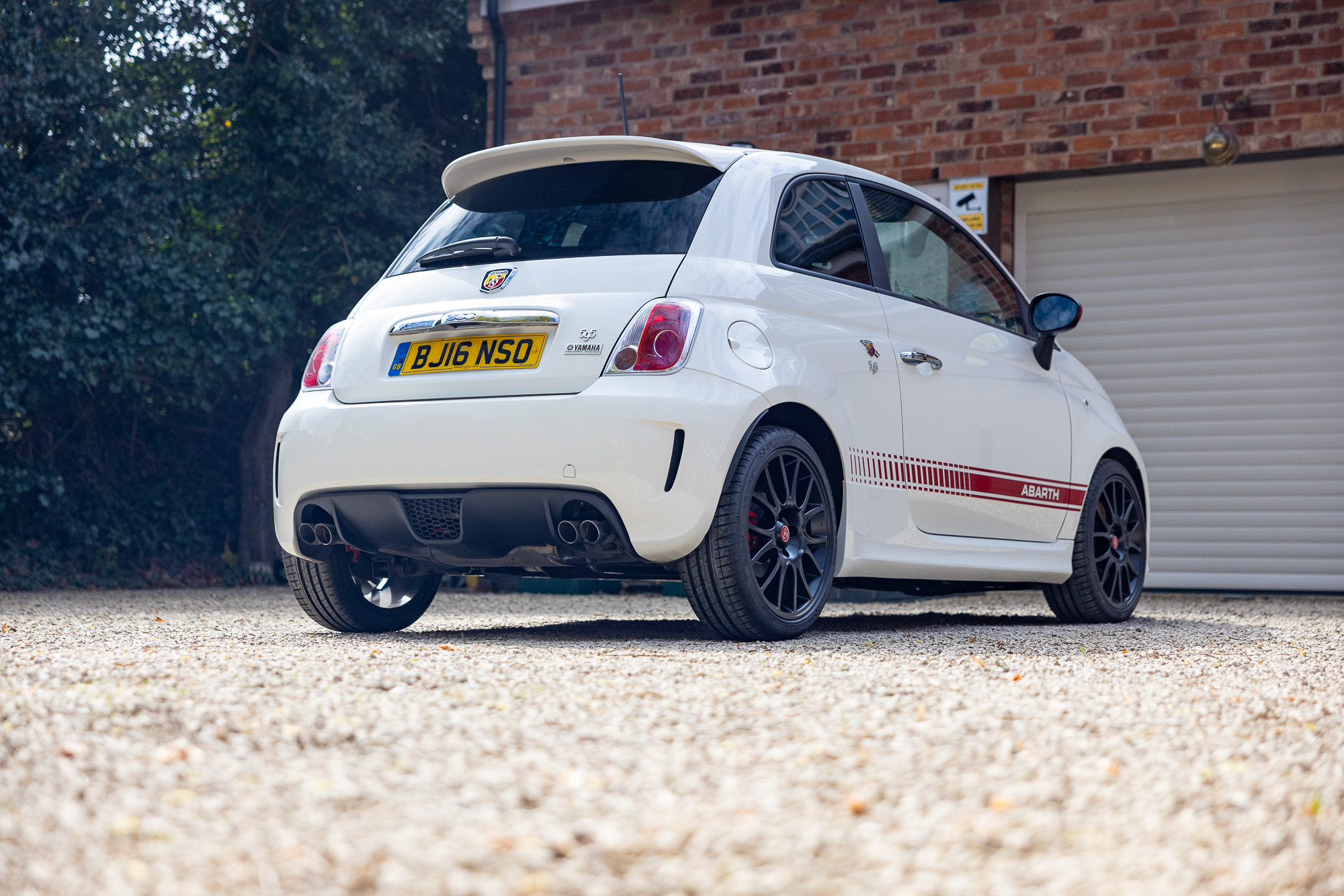2016 ABARTH 595 YAMAHA FACTORY RACING