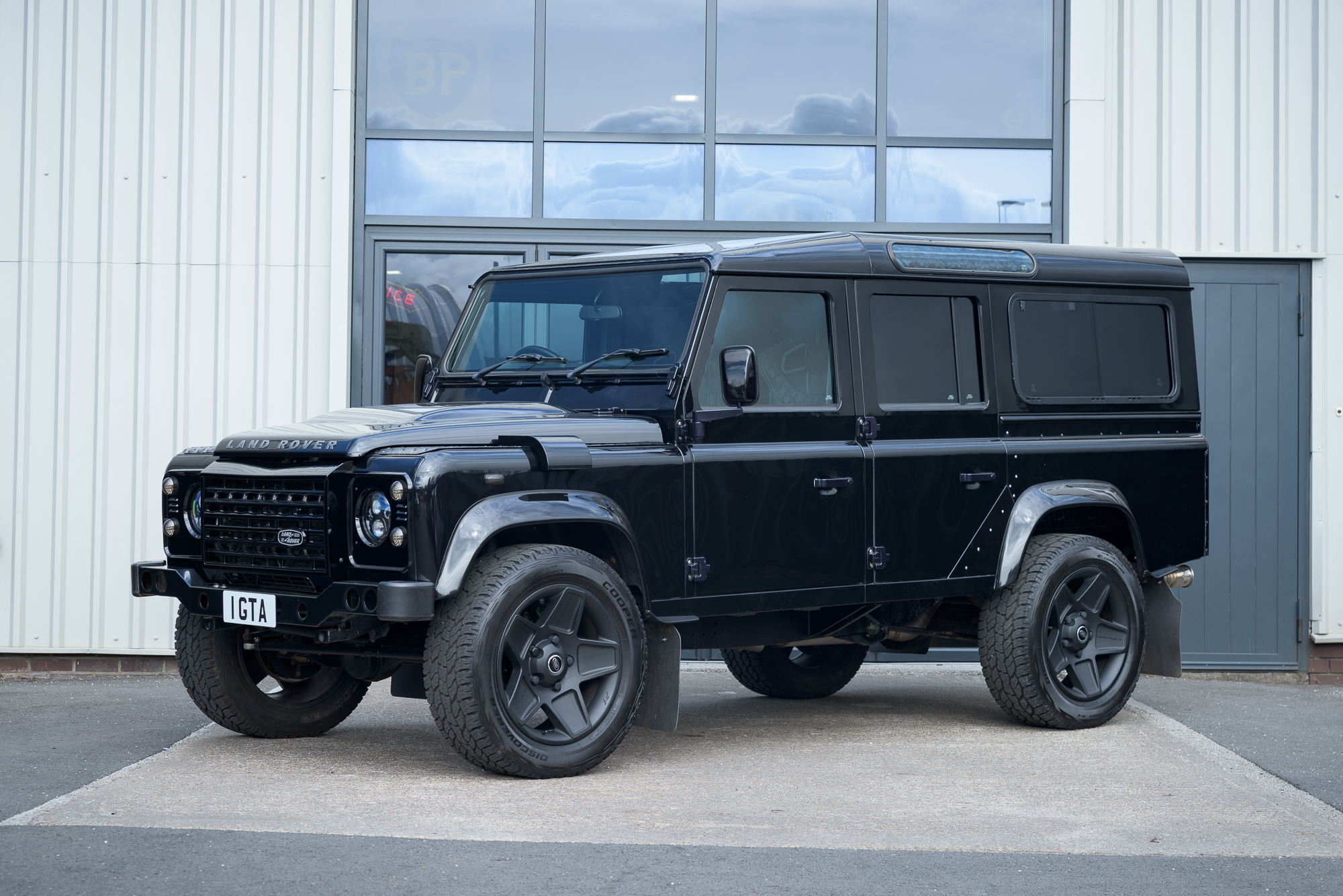 2011 LAND ROVER DEFENDER 110 XS 5.0 V8