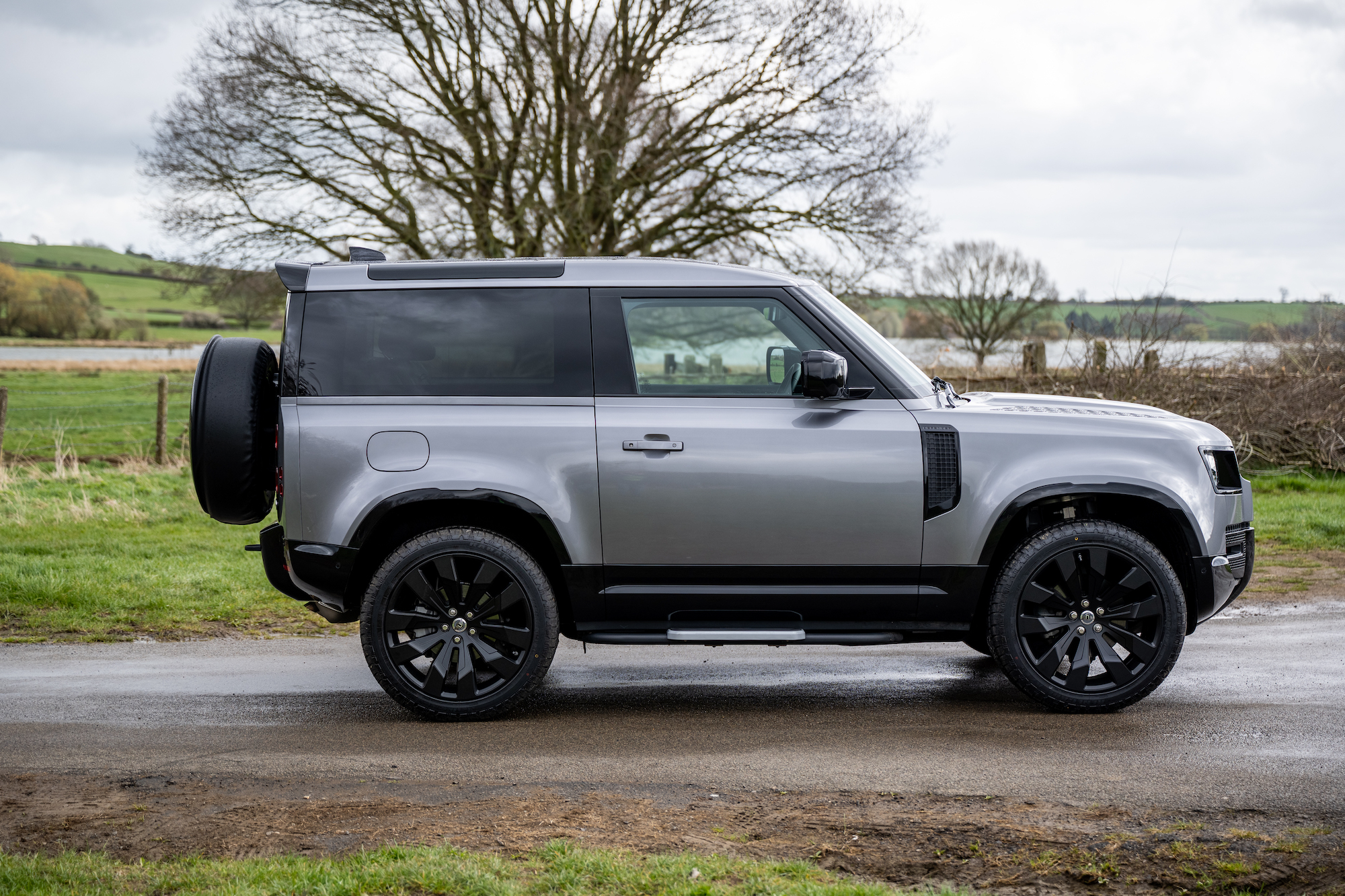 2021 LAND ROVER DEFENDER 90 P300 X-DYNAMIC