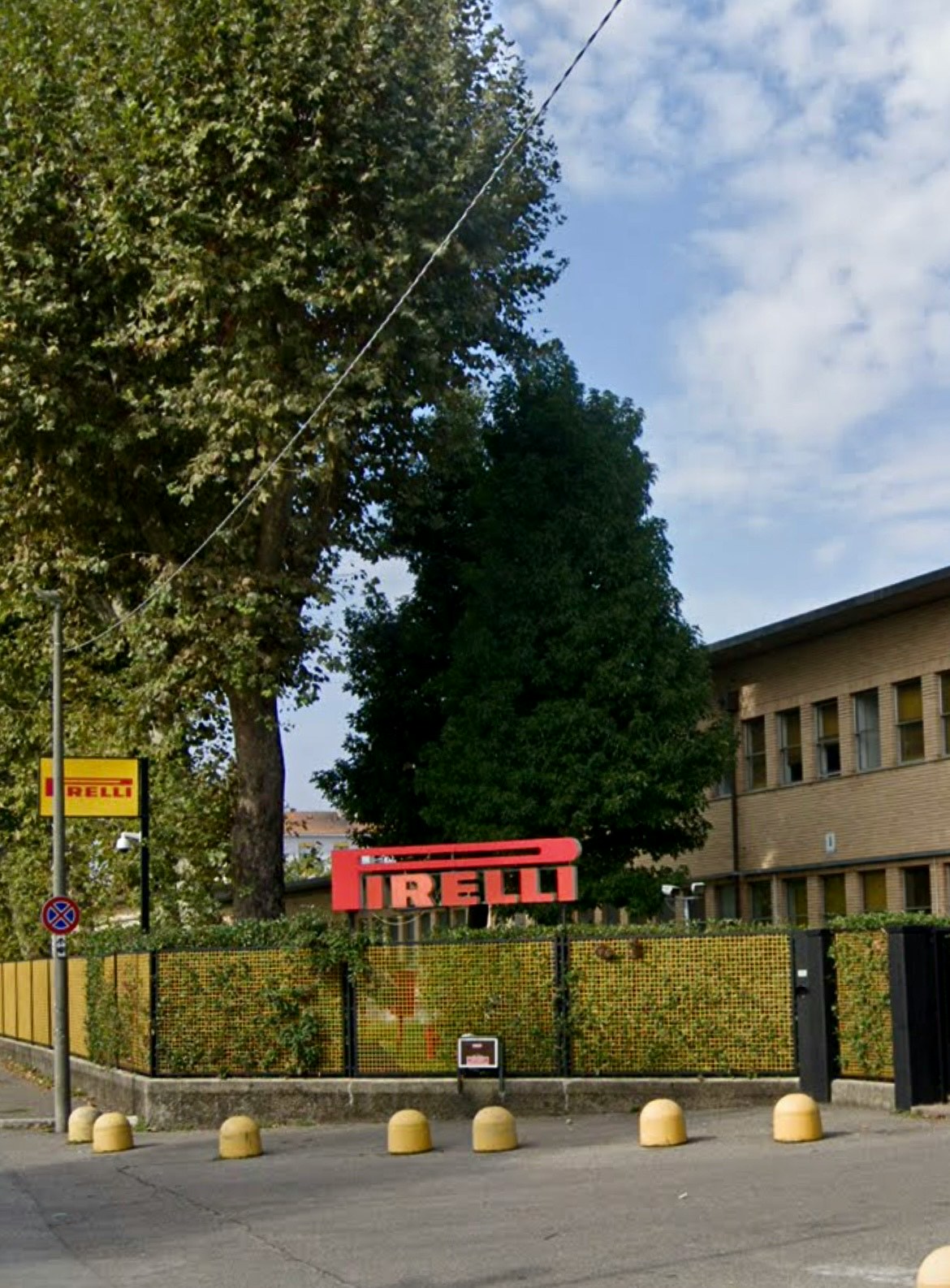 LARGE PIRELLI ILLUMINATED SIGN