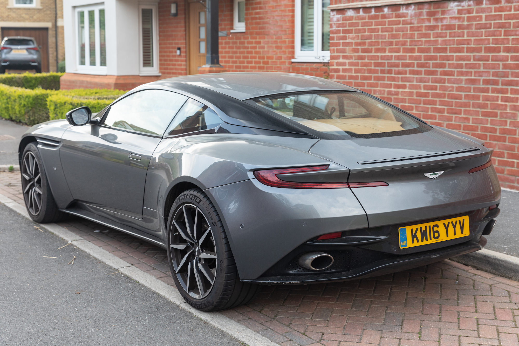 2016 ASTON MARTIN DB11 V12