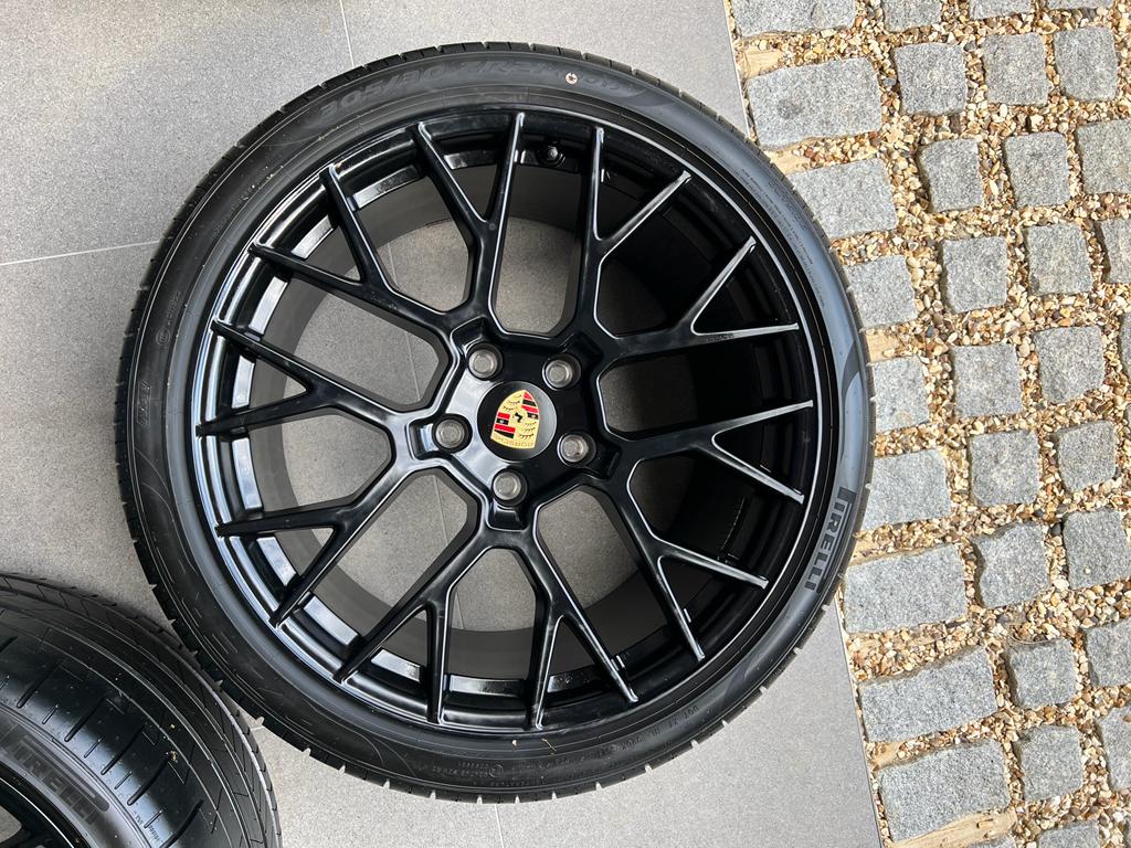 SET OF PORSCHE 911 (992) RS SPYDER DESIGN WHEELS AND TYRES