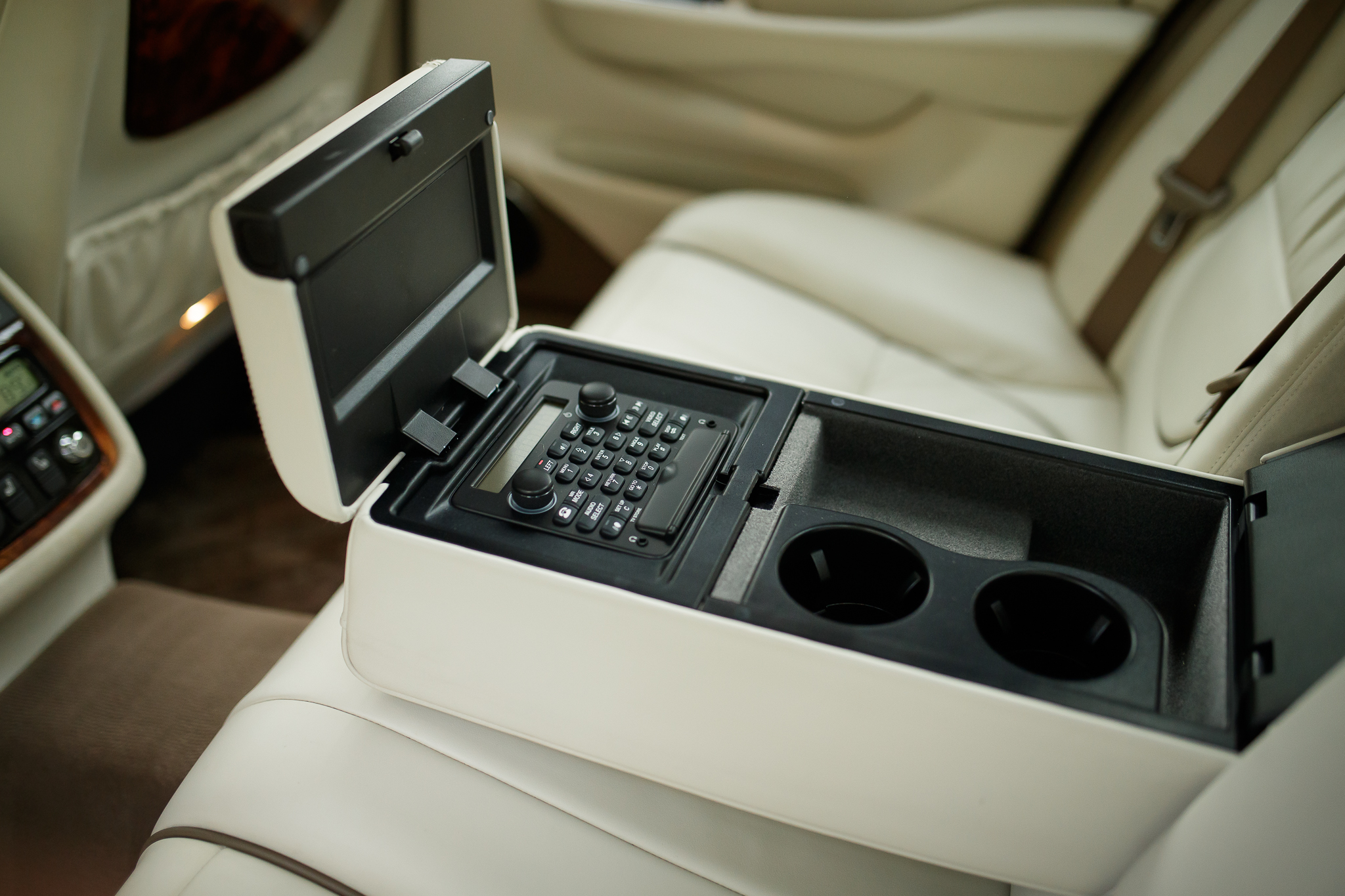 2006 DAIMLER SUPER EIGHT