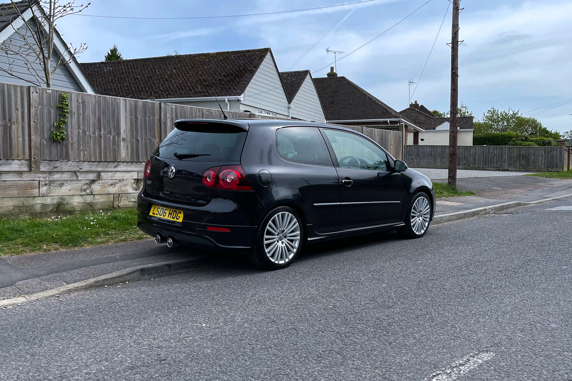 2006 VOLKSWAGEN GOLF (MK5) R32