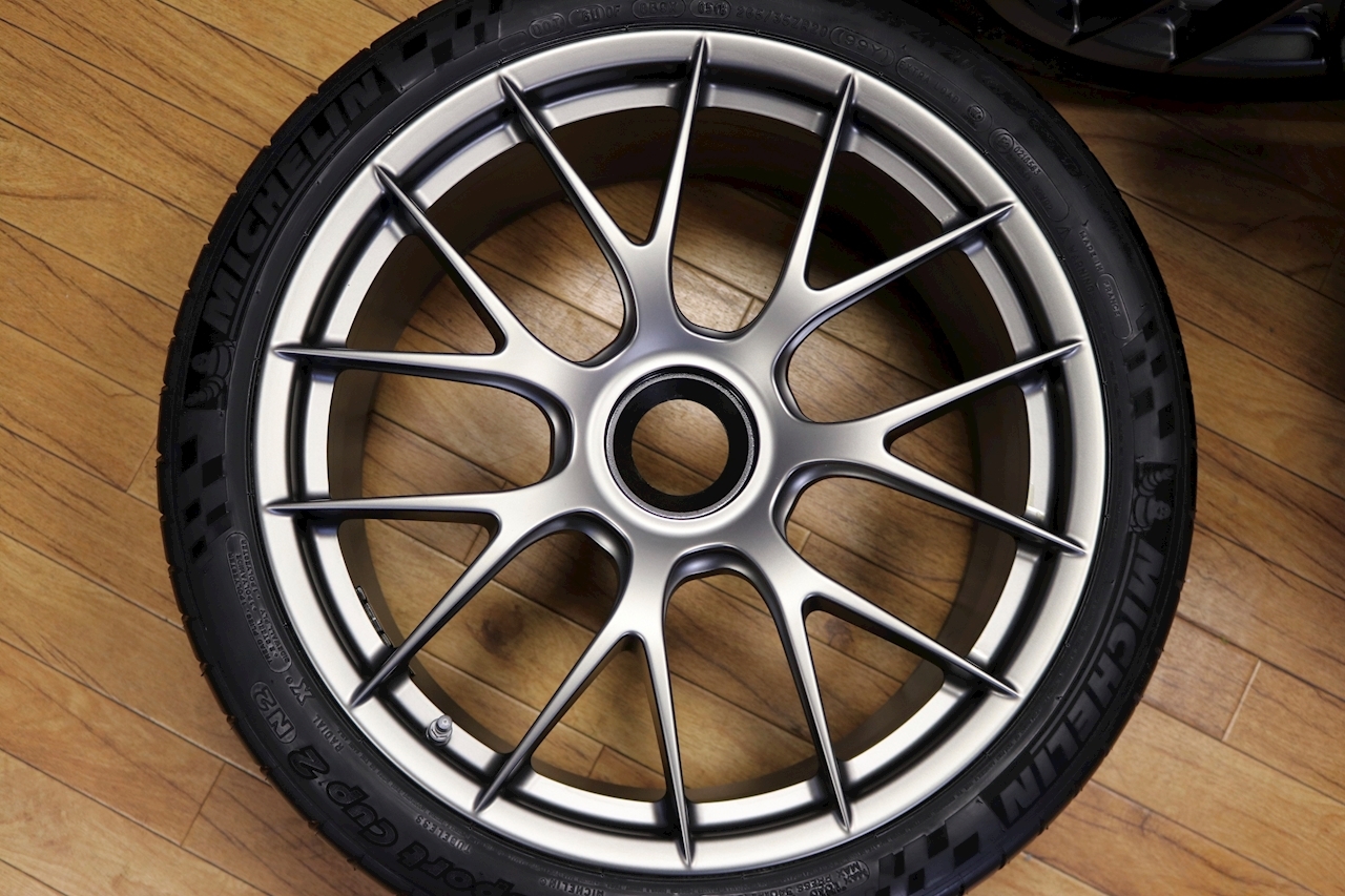 PORSCHE 911 (991) GT2 RS MAGNESIUM WHEELS AND TYRES