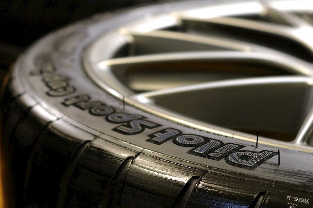 PORSCHE 911 (991) GT2 RS MAGNESIUM WHEELS AND TYRES