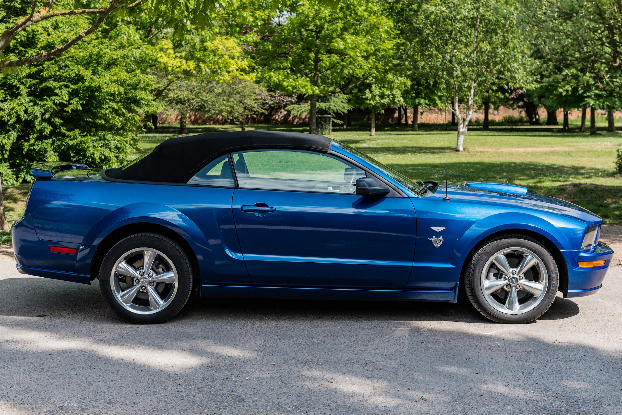 2009 FORD MUSTANG GT CONVERTIBLE - 45TH ANNIVERSARY EDITION - 18,737 MILES