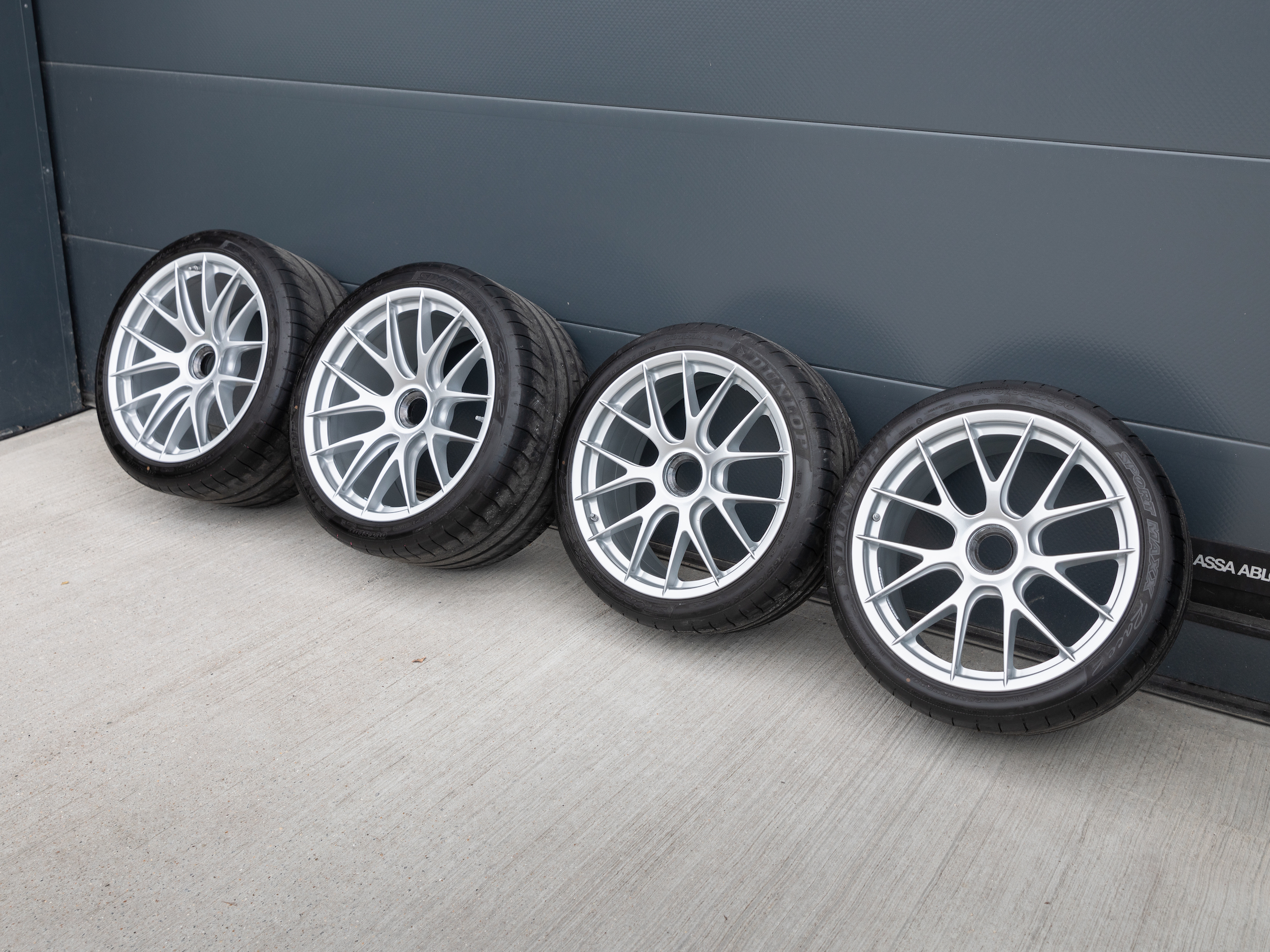 PORSCHE 911 (991) GT2/GT3 RS MAGNESIUM WHEELS AND TYRES