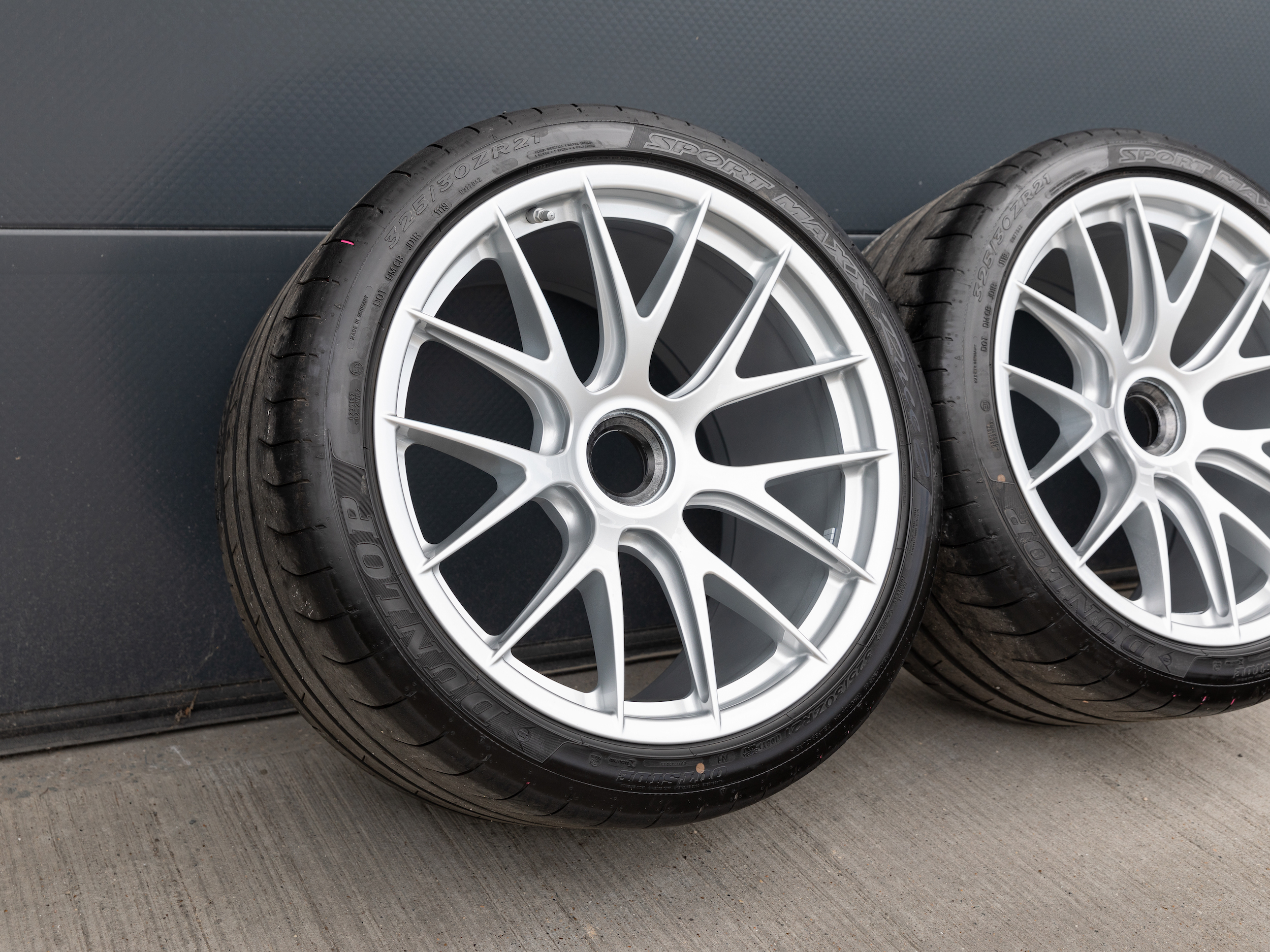 PORSCHE 911 (991) GT2/GT3 RS MAGNESIUM WHEELS AND TYRES