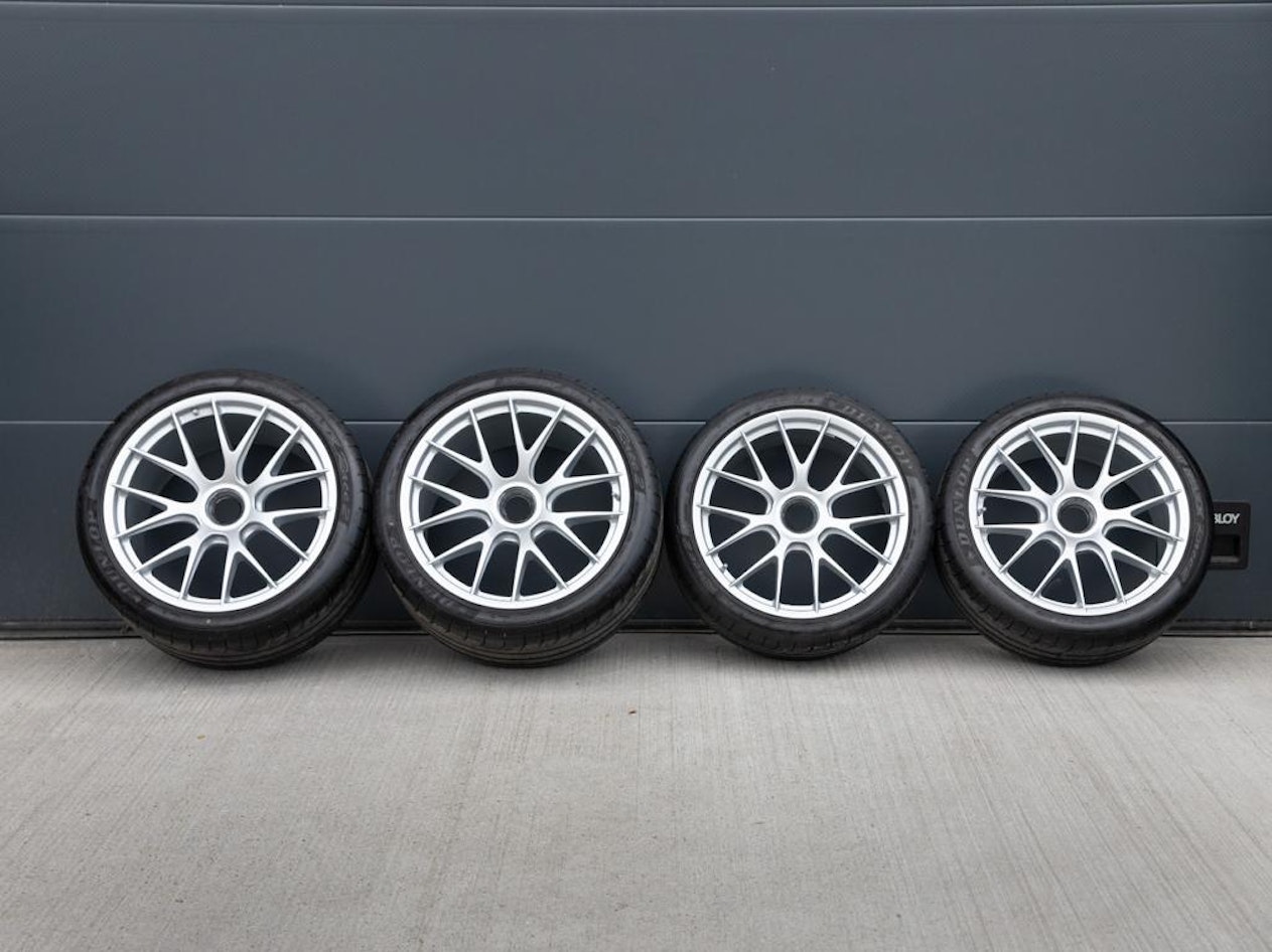 PORSCHE 911 (991) GT2/GT3 RS MAGNESIUM WHEELS AND TYRES