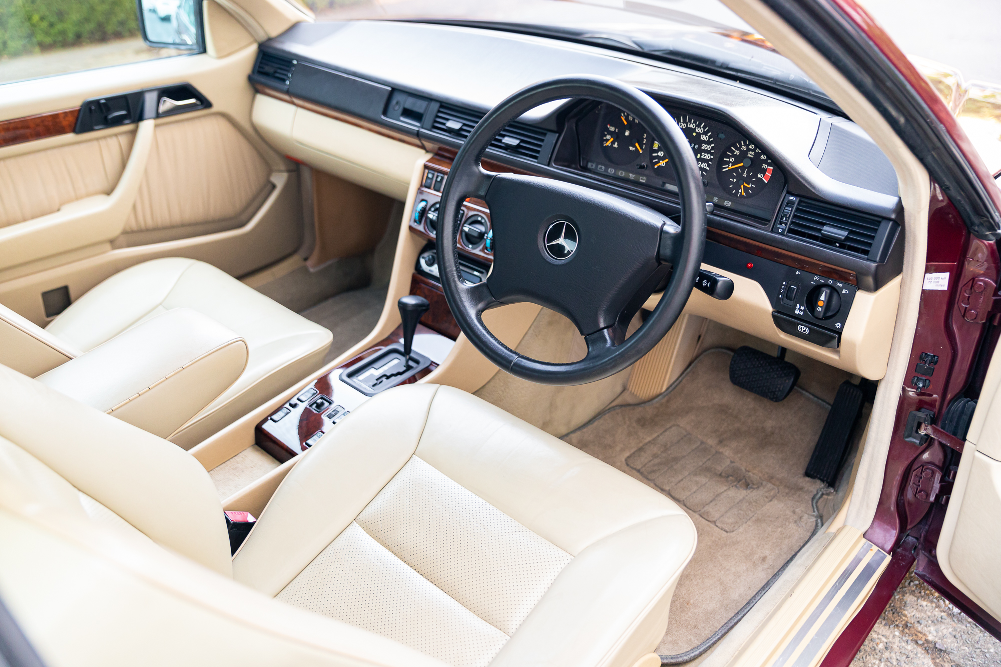 1993 MERCEDES-BENZ (W124) 300CE-24