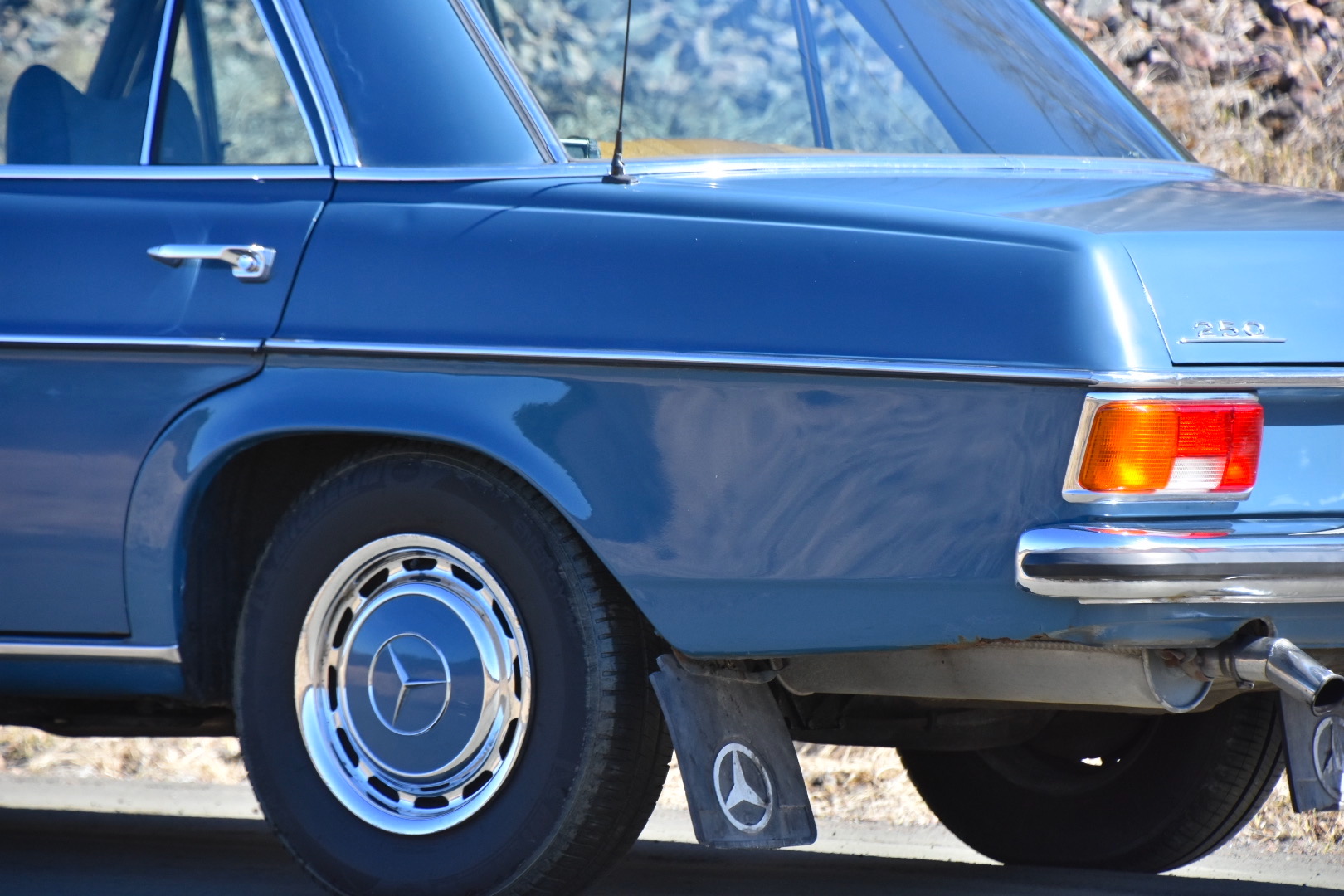 1968 MERCEDES-BENZ (W114) 250/8