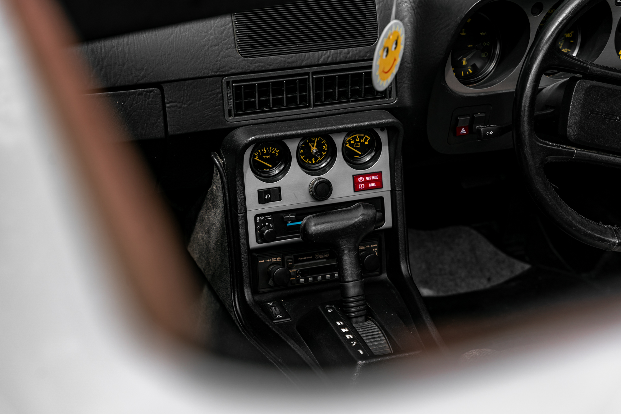 1984 PORSCHE 944 LUX