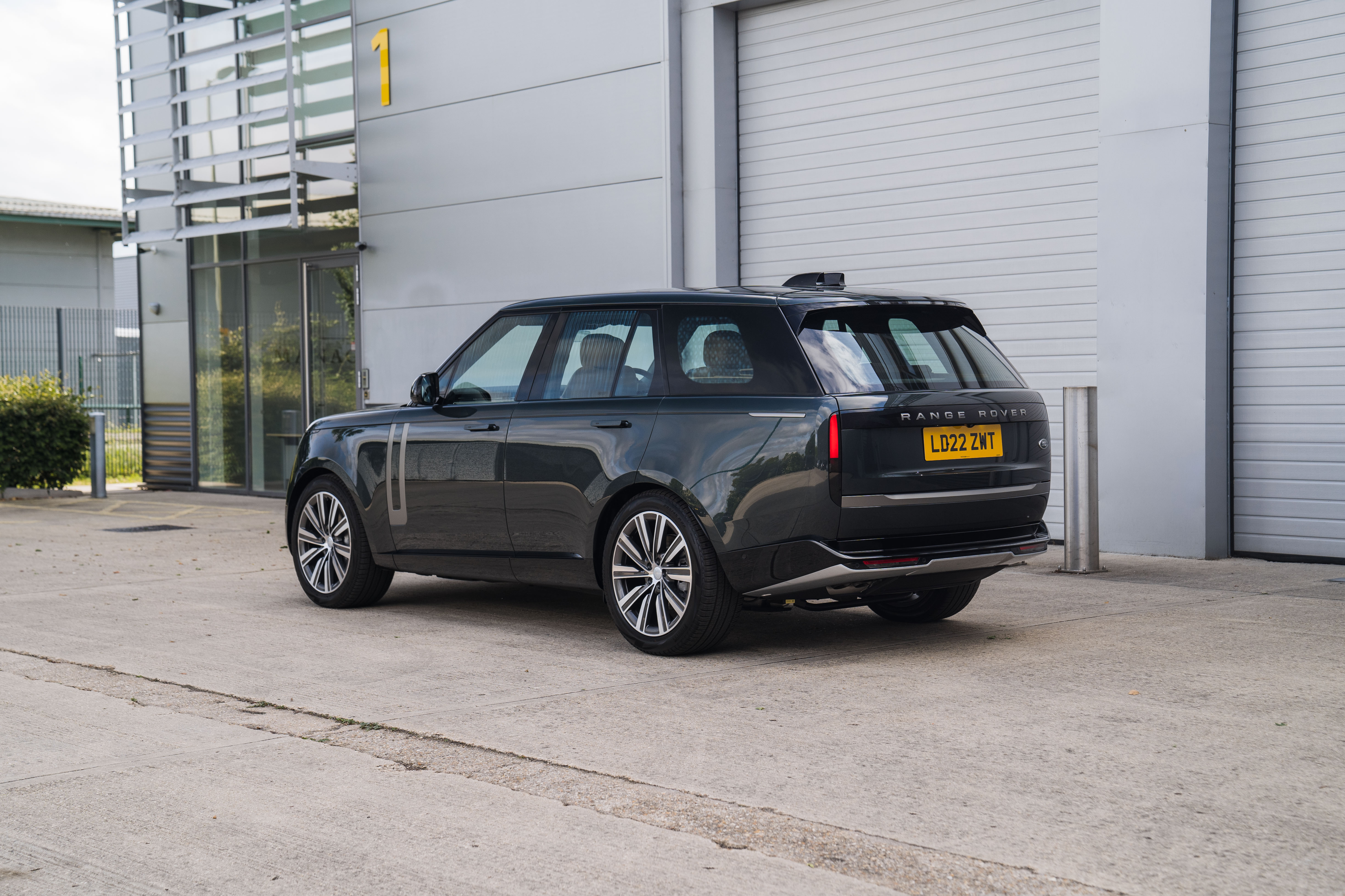 2022 RANGE ROVER D350 SE